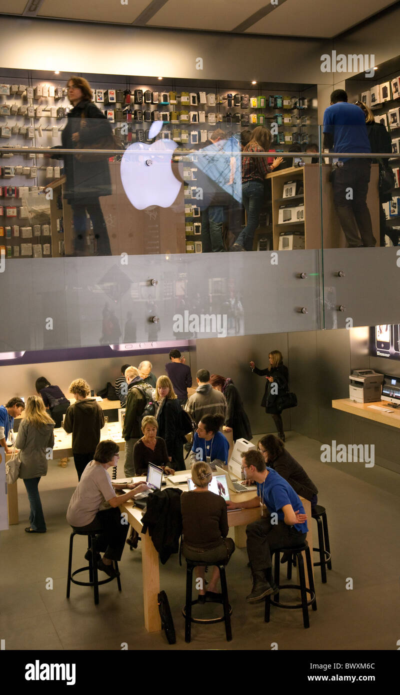 Customers in the Apple Store, the Louvre art gallery, Paris France ...