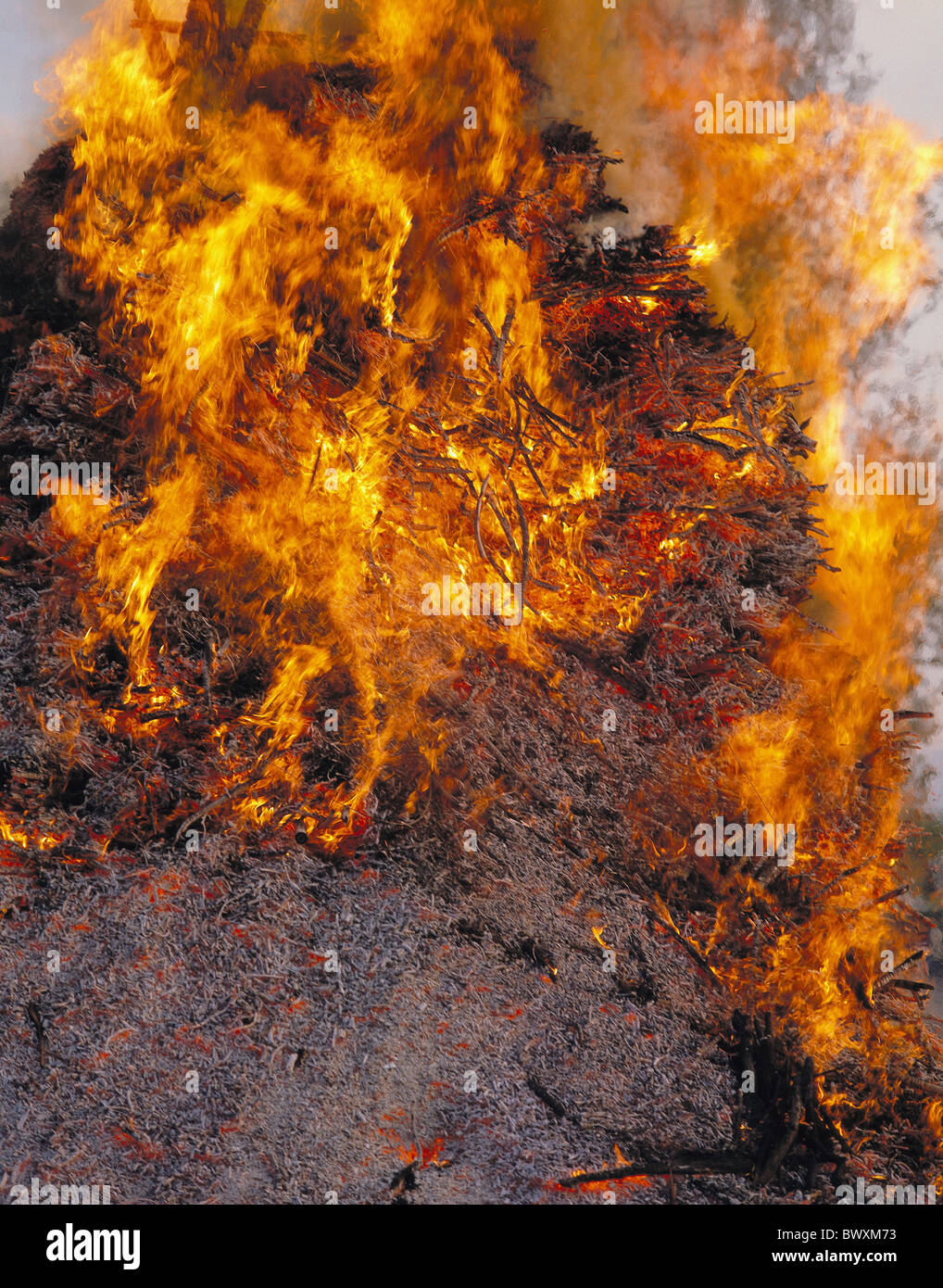 fire pyre detail fireplace flames fire Stock Photo - Alamy