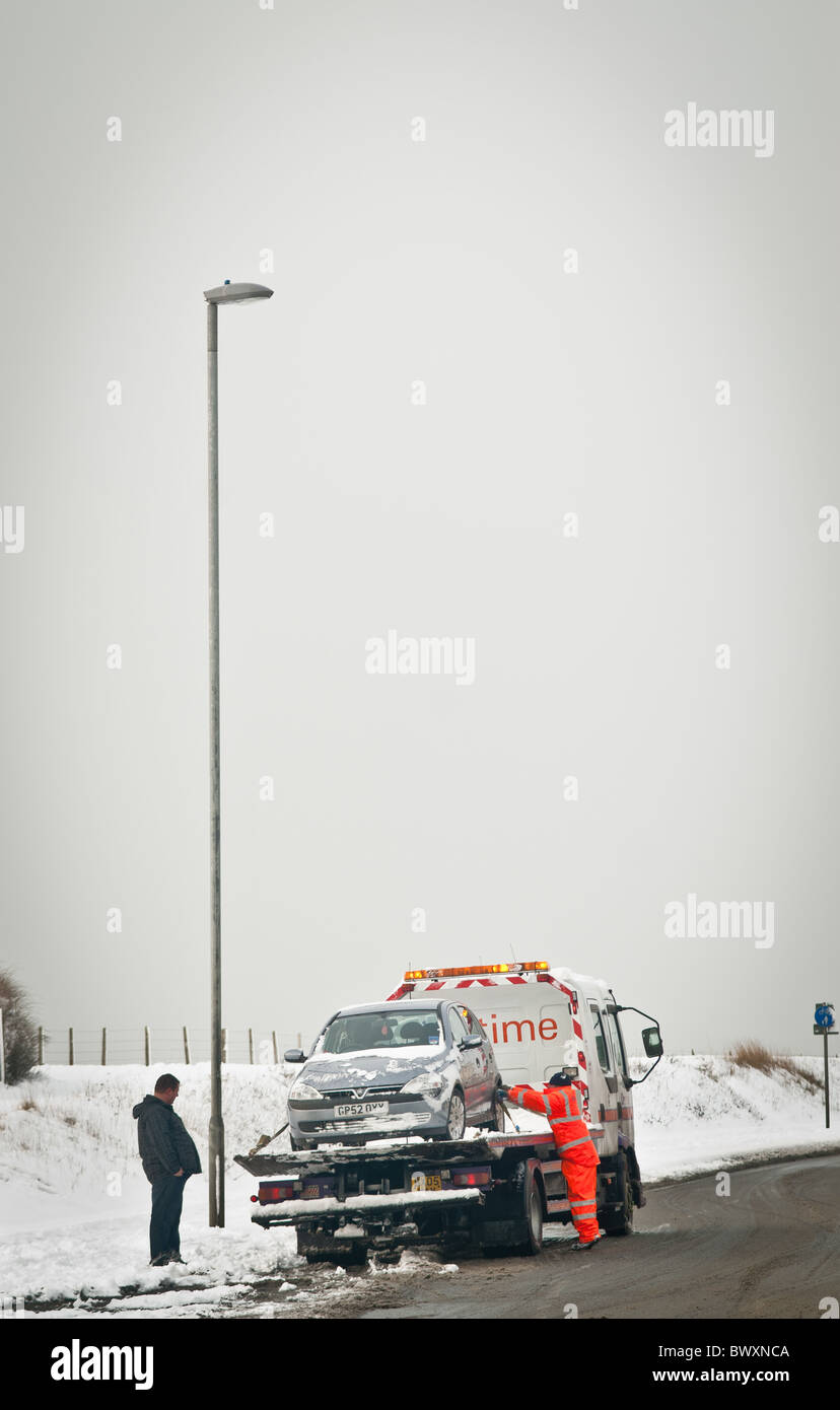 Rescue vehicle loading car in snow Stock Photo - Alamy