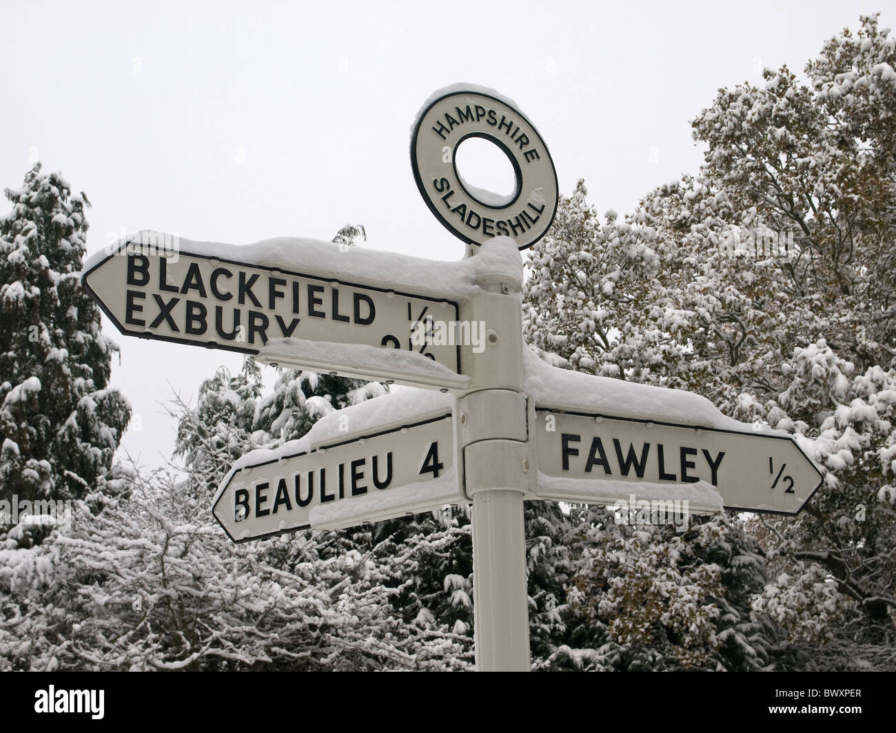 Road side signpost slades hill hi-res stock photography and images - Alamy