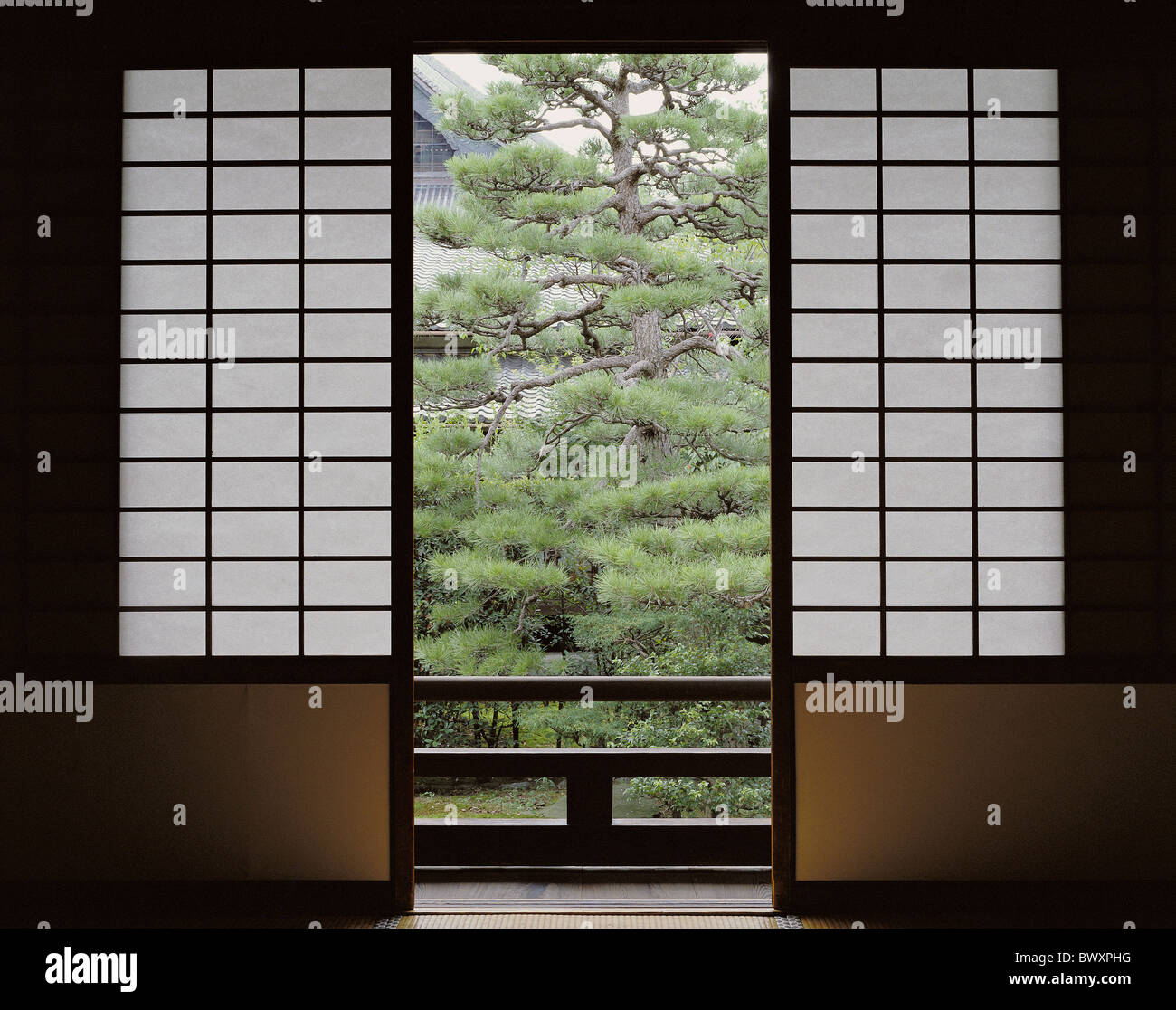 Sliding door japan hi-res stock photography and images - Alamy
