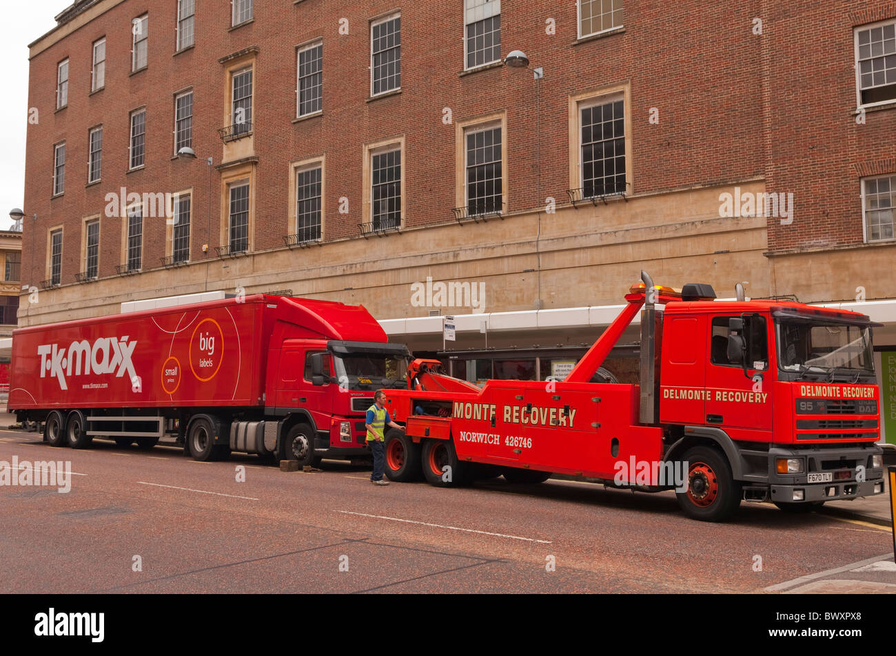 Breakdown Lorry Stock Photos & Breakdown Lorry Stock Images - Alamy