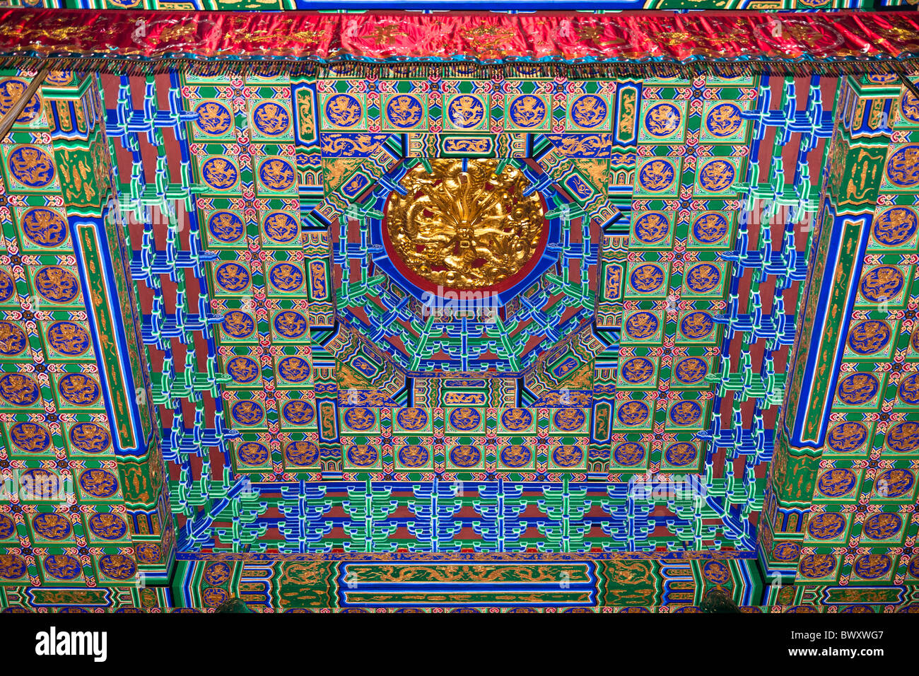 Colourful ceiling, Da Xiong Bao Dian, Great Hall, Chongsheng Temple ...
