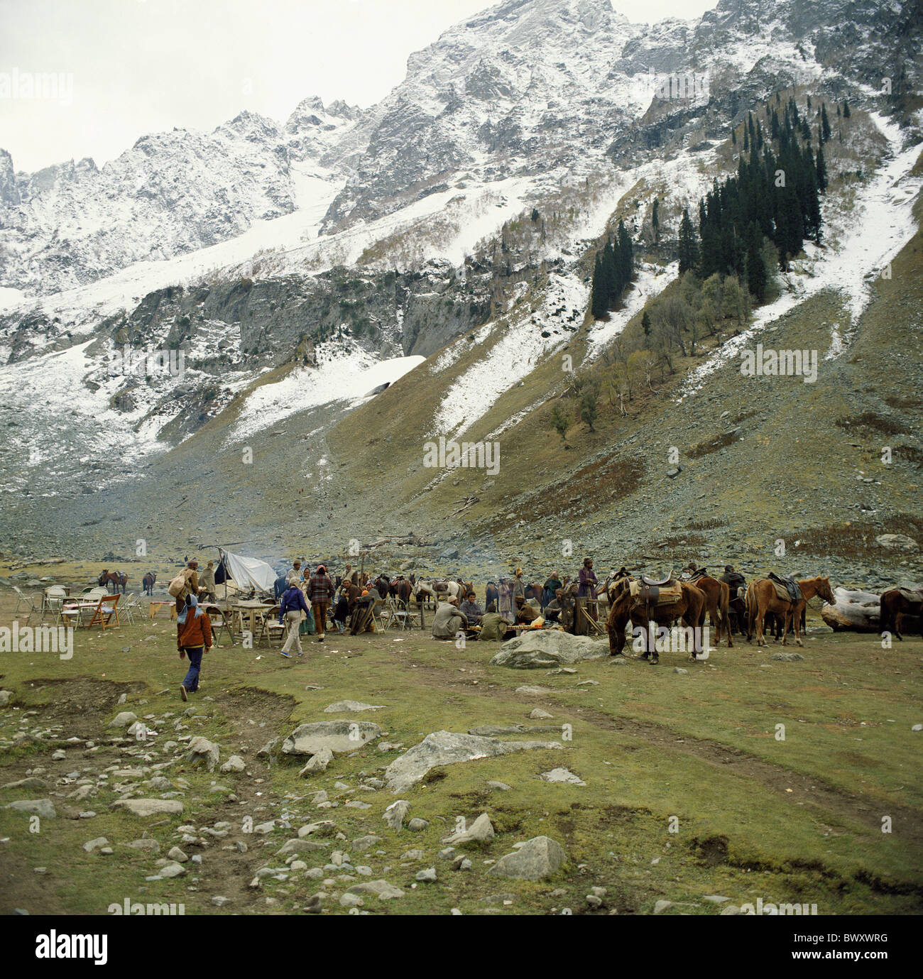 mountains India Asia Kashmir Sonamarg pony path Stock Photo - Alamy