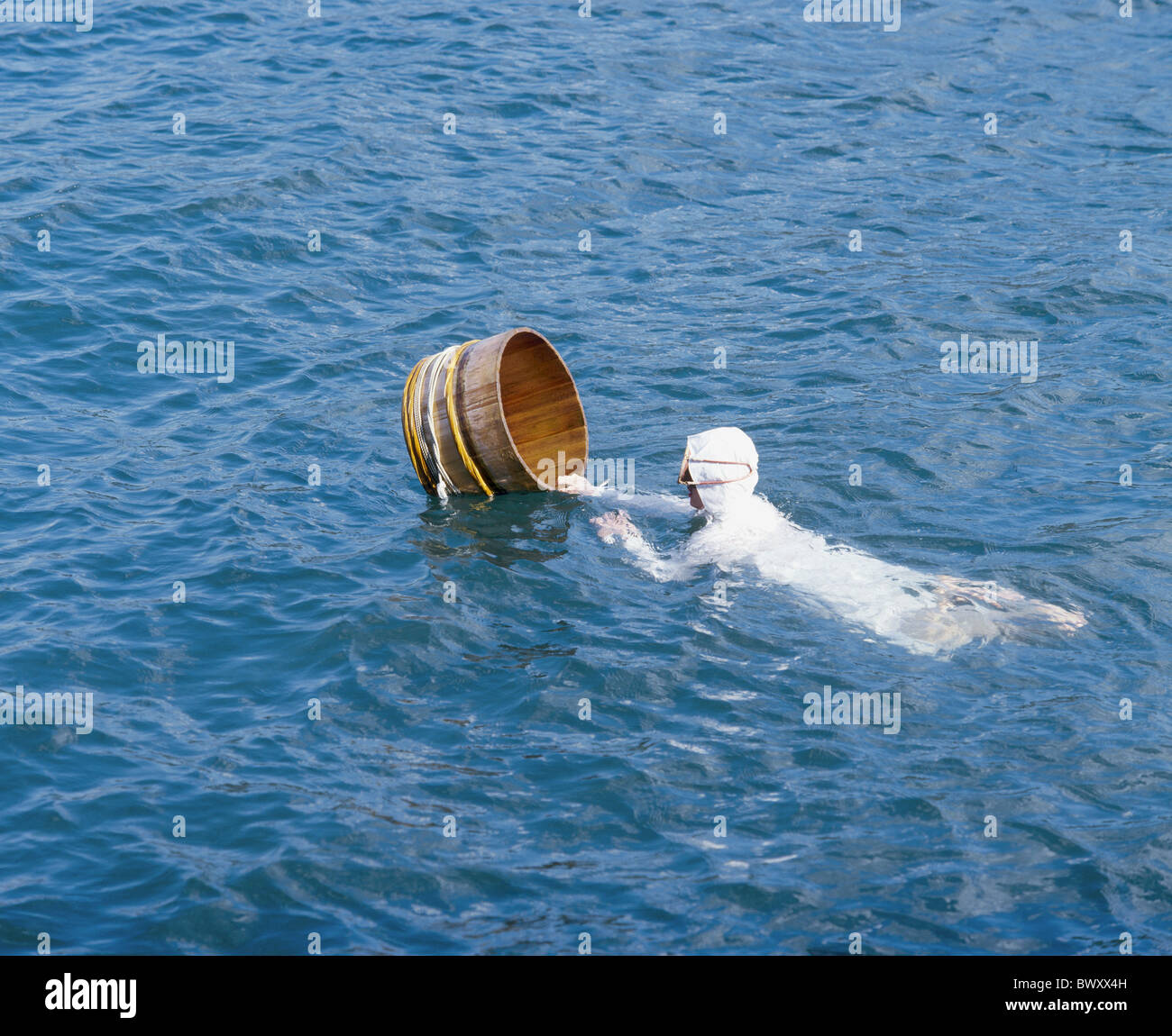 Pearl diver hi-res stock photography and images - Alamy