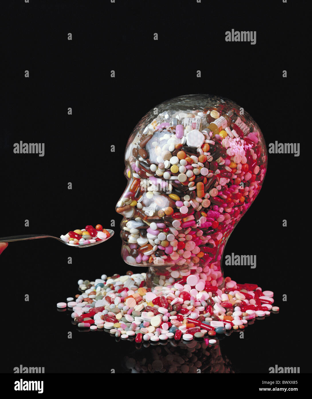 spoon drugs pills pill head medicine drugs abuse Stock Photo - Alamy