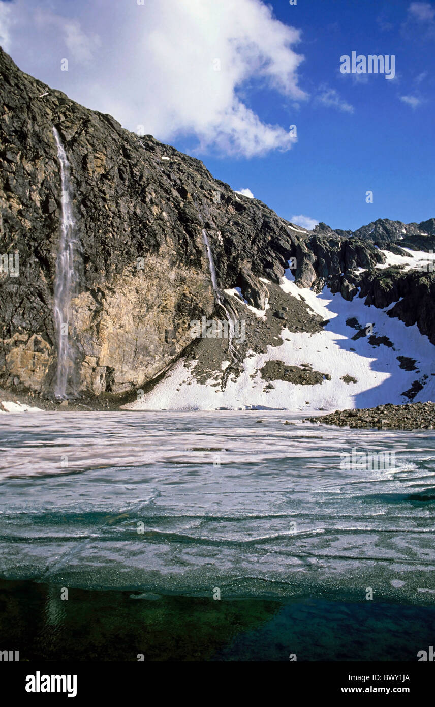 Icy waterfall snow covered hi-res stock photography and images - Alamy