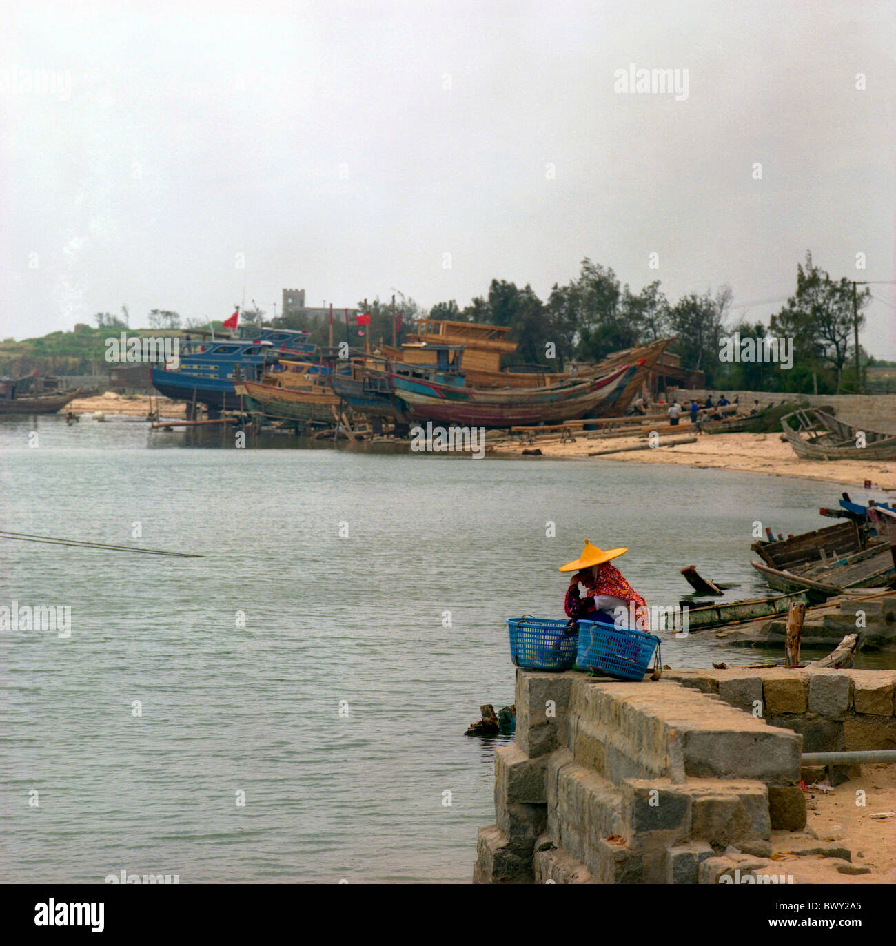 Hui'an women at local ocean fish farm sorting fish, Hui'an, Quanzhou ...