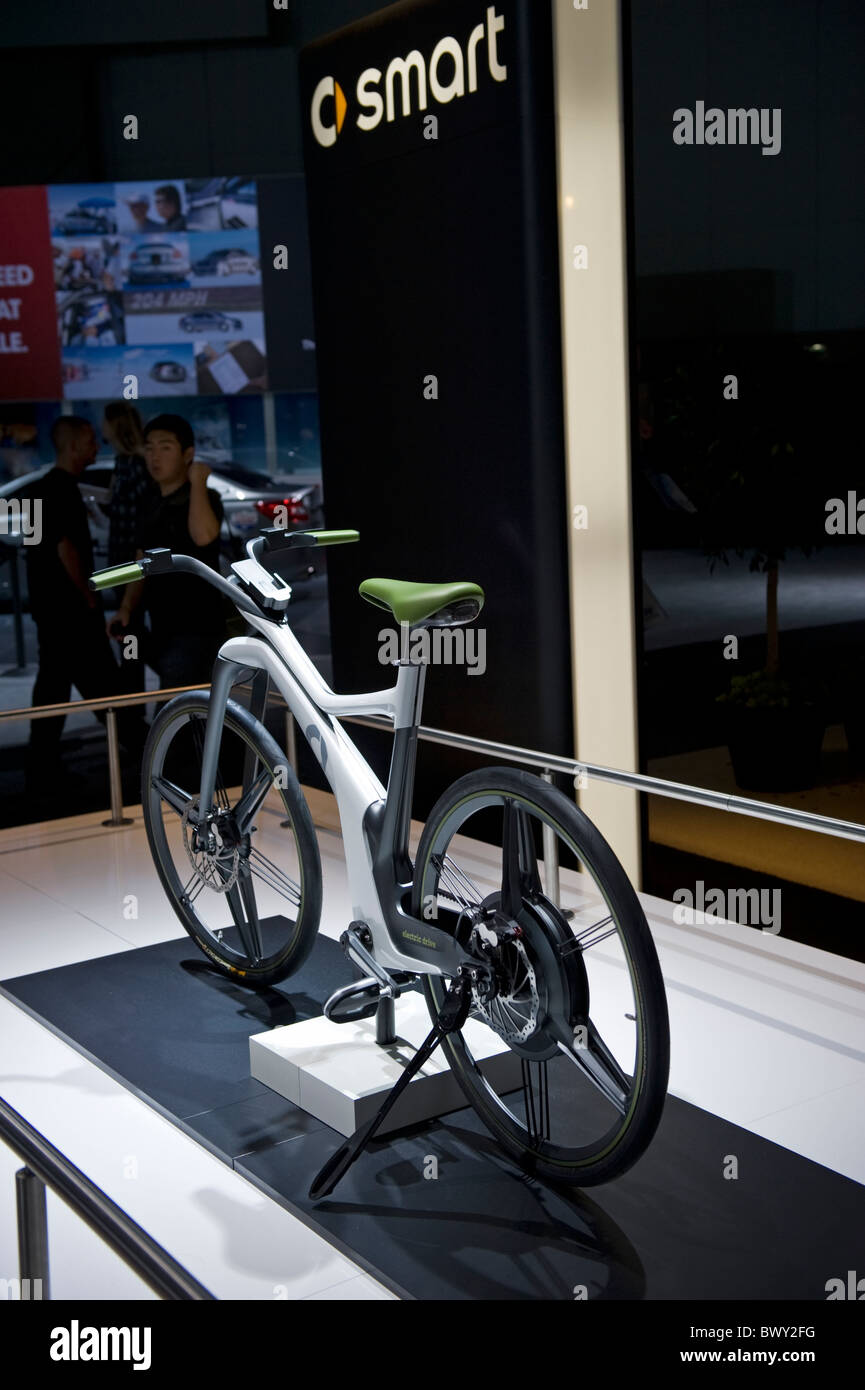 Smart electric bicycle hi-res stock photography and images - Alamy