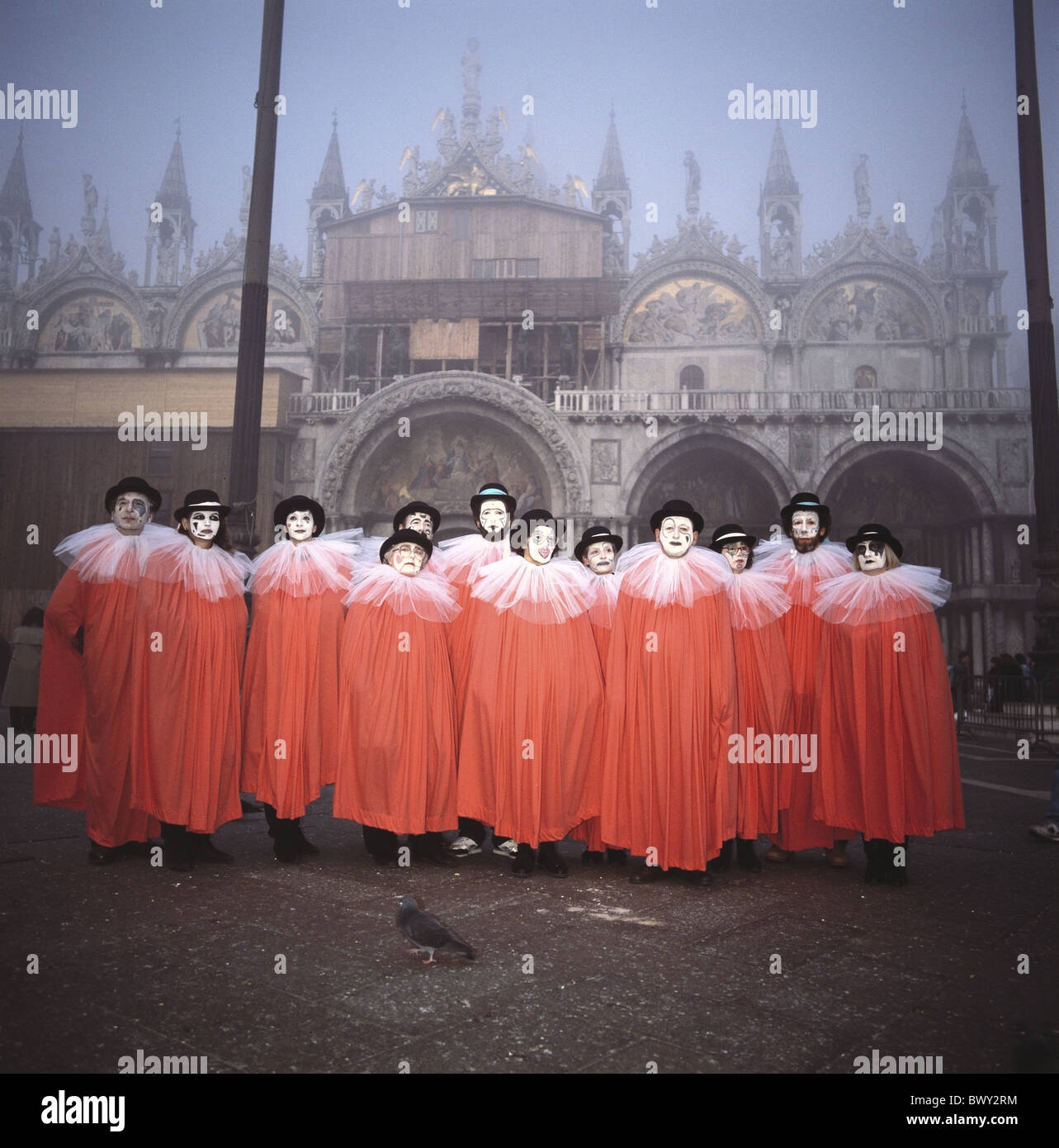 Group of clowns hi-res stock photography and images - Alamy