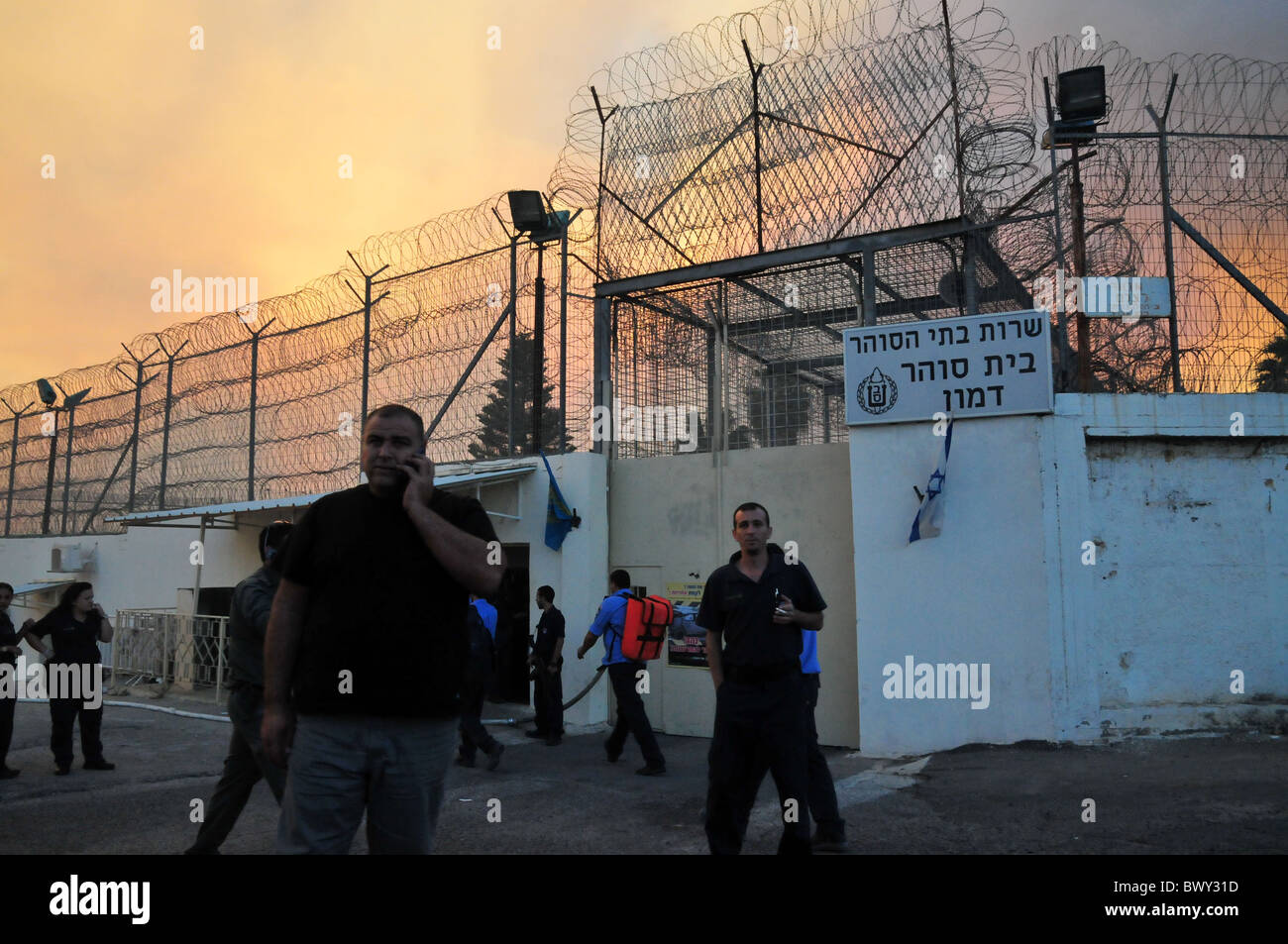 42 Prison Guards killed on bus as huge forest fire rages on the Carmel ...
