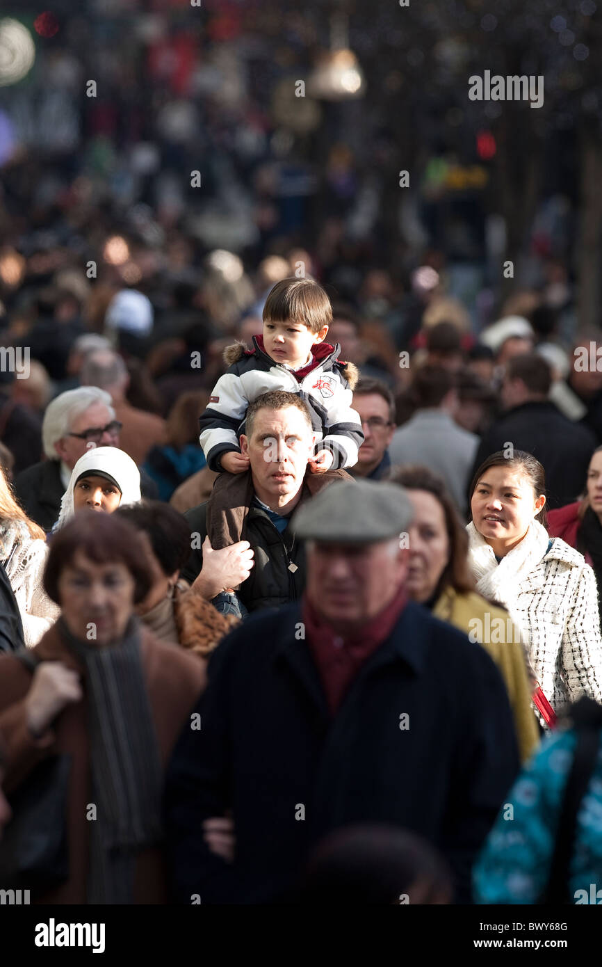People carrying lots of shopping bags hi-res stock photography and ...