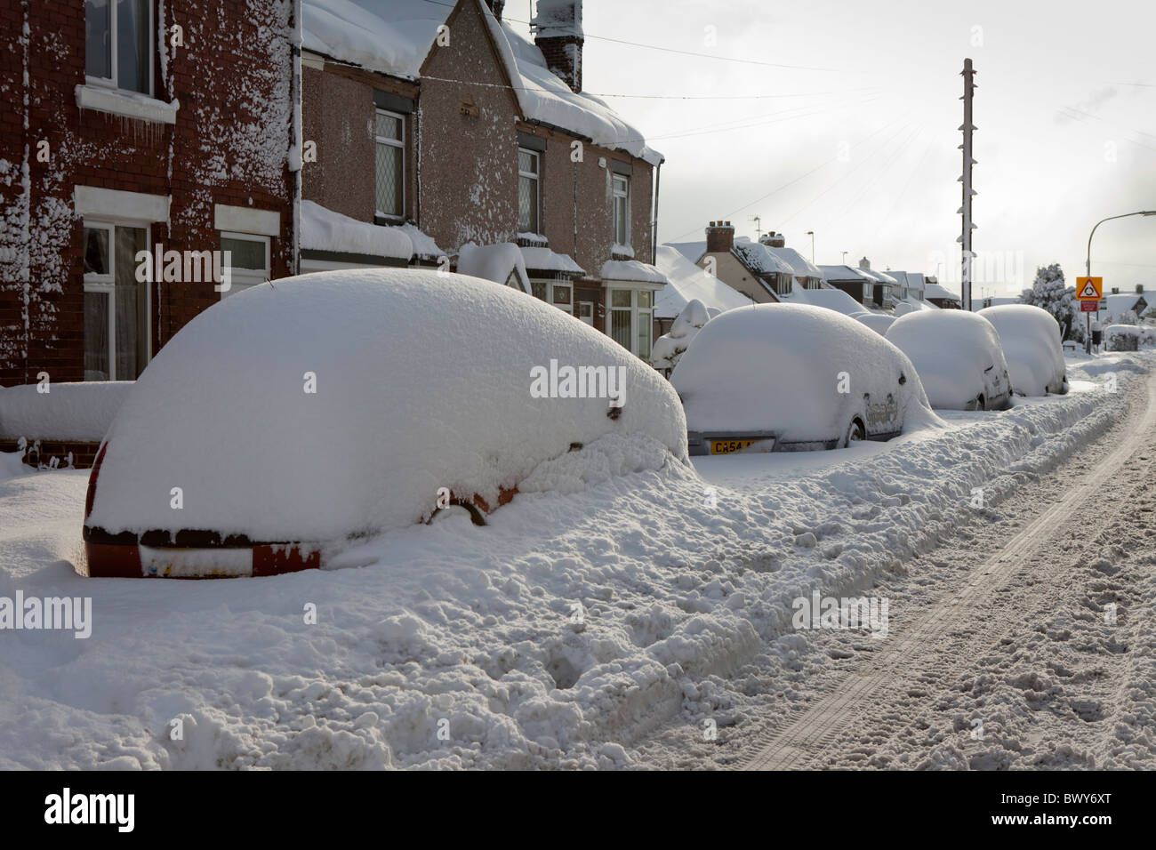 Heavy snow causes havoc on the English roads Chesterfield Derbyshire ...