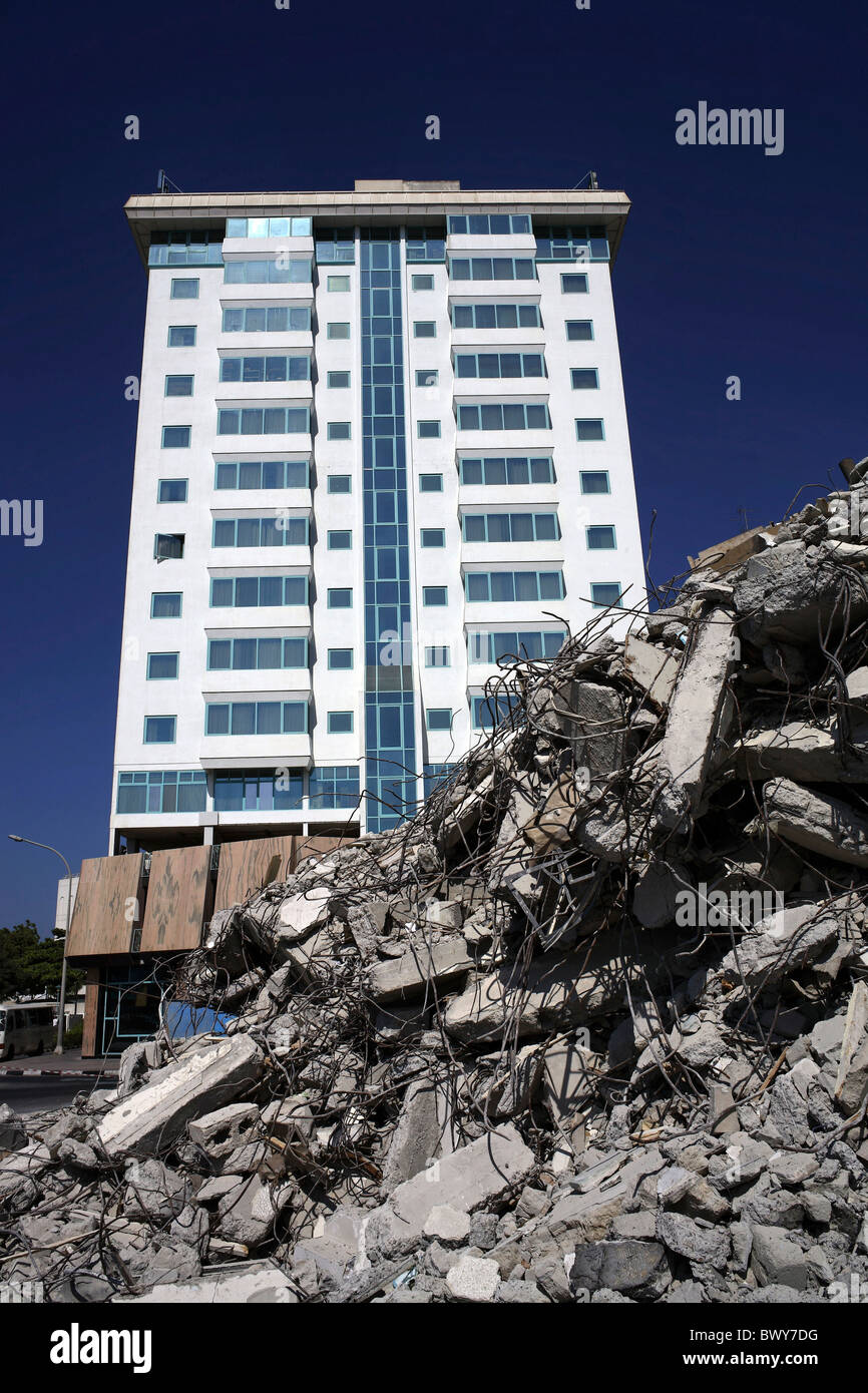 Demolished architecture hi-res stock photography and images - Alamy