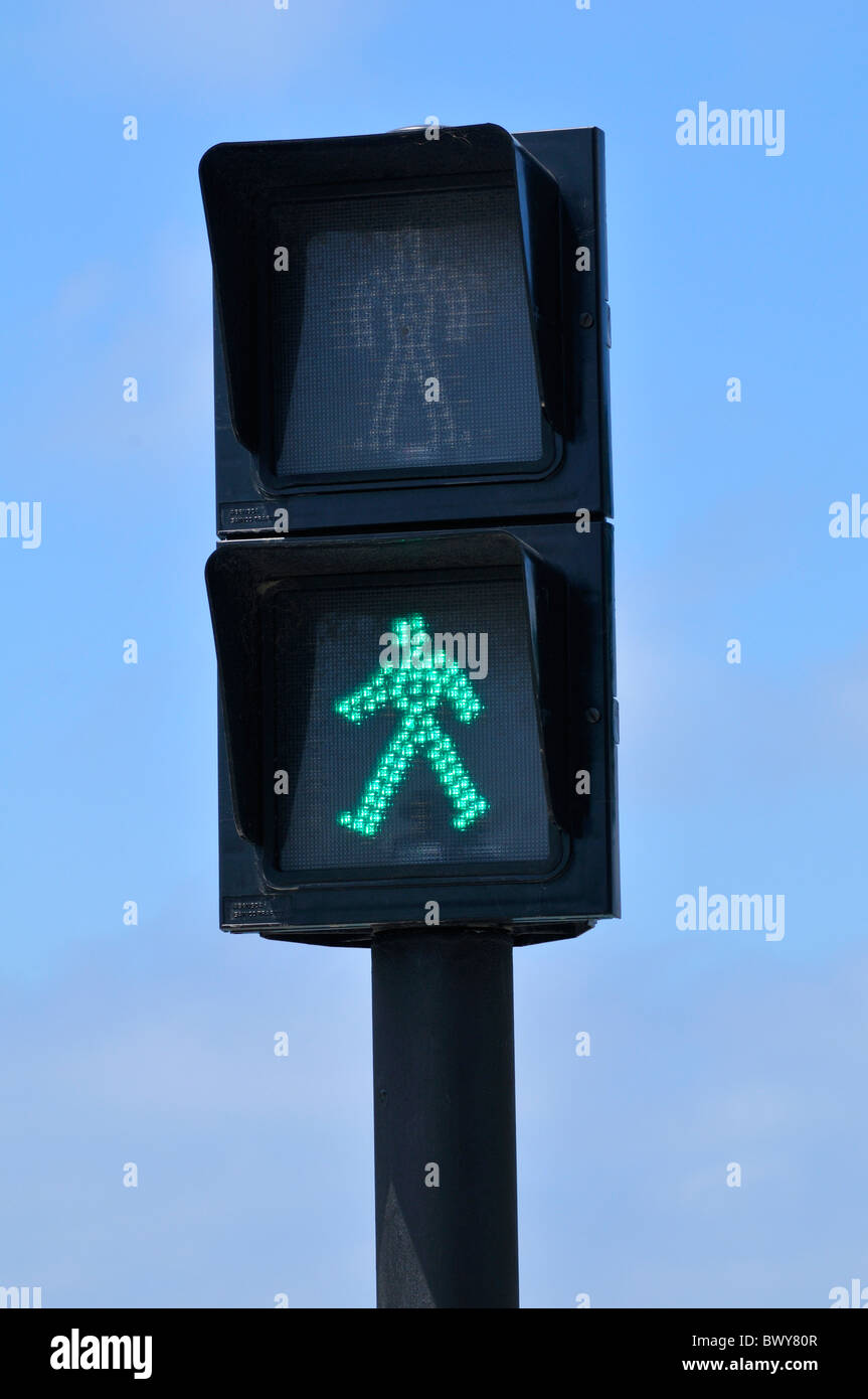 Walk sign hi-res stock photography and images - Alamy