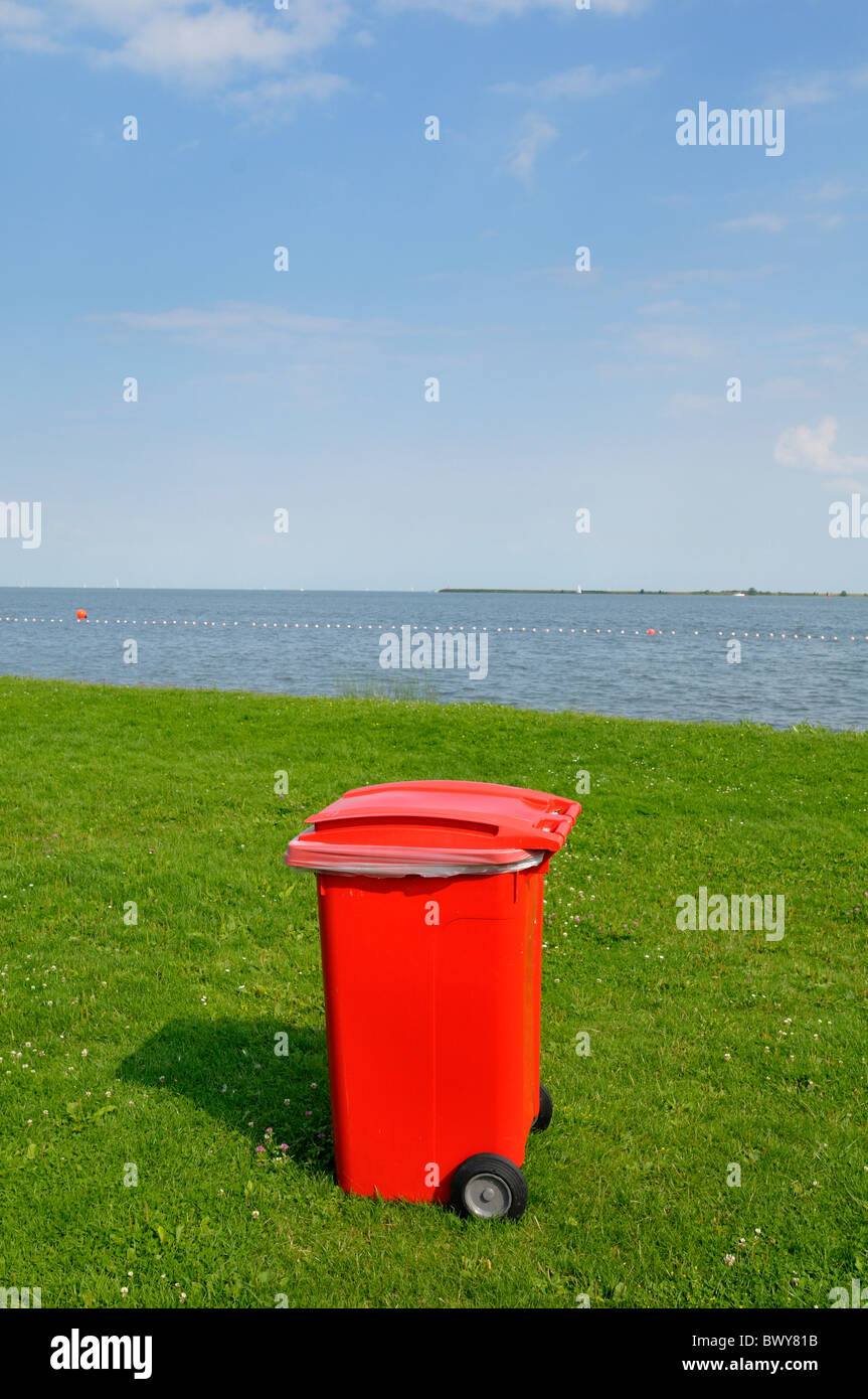 Red rubbish bin outdoors hi-res stock photography and images - Alamy