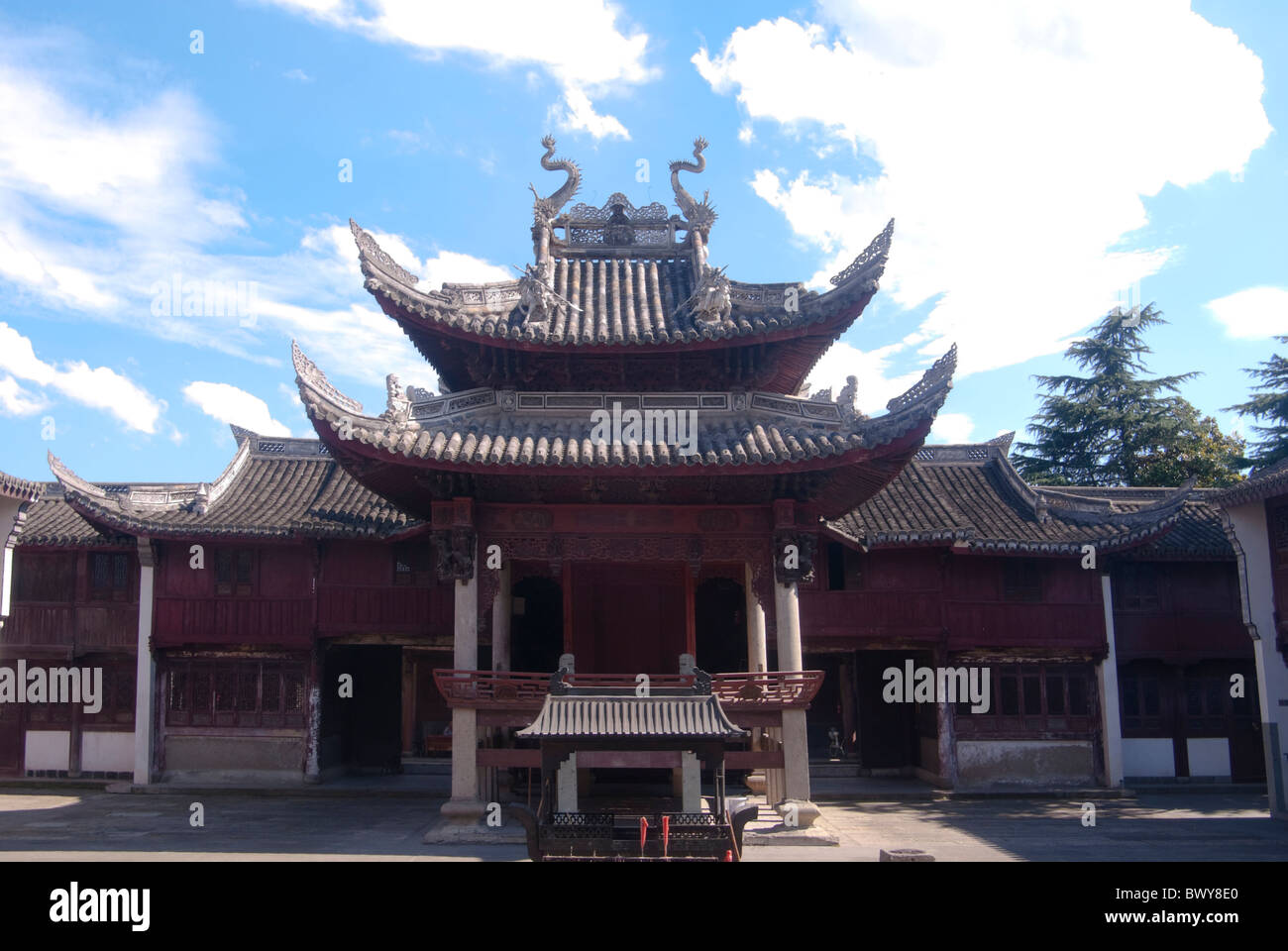 Ancient stage in chenghuang temple hi-res stock photography and images ...