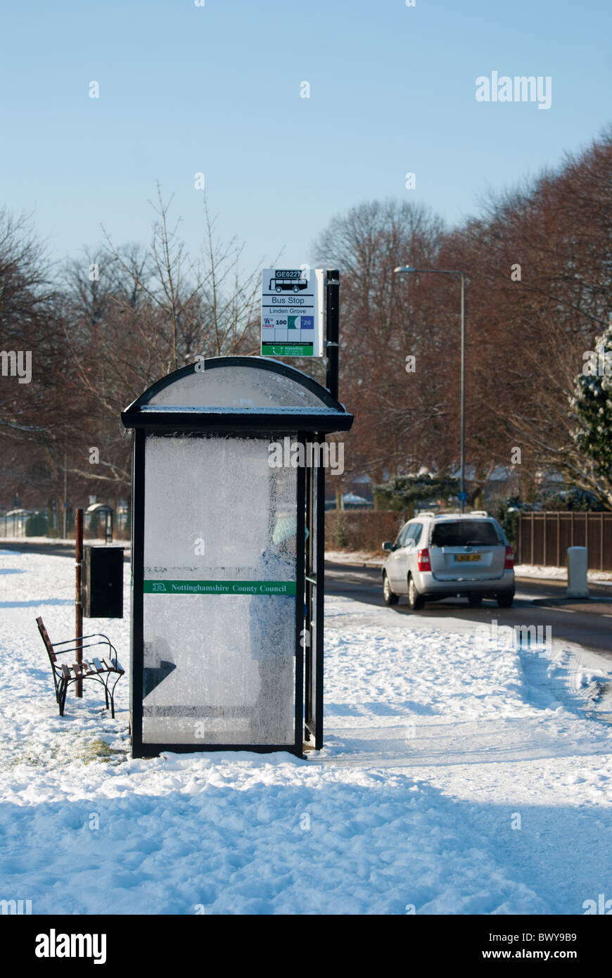 Uk commuters people travel journey wait hi-res stock photography and ...
