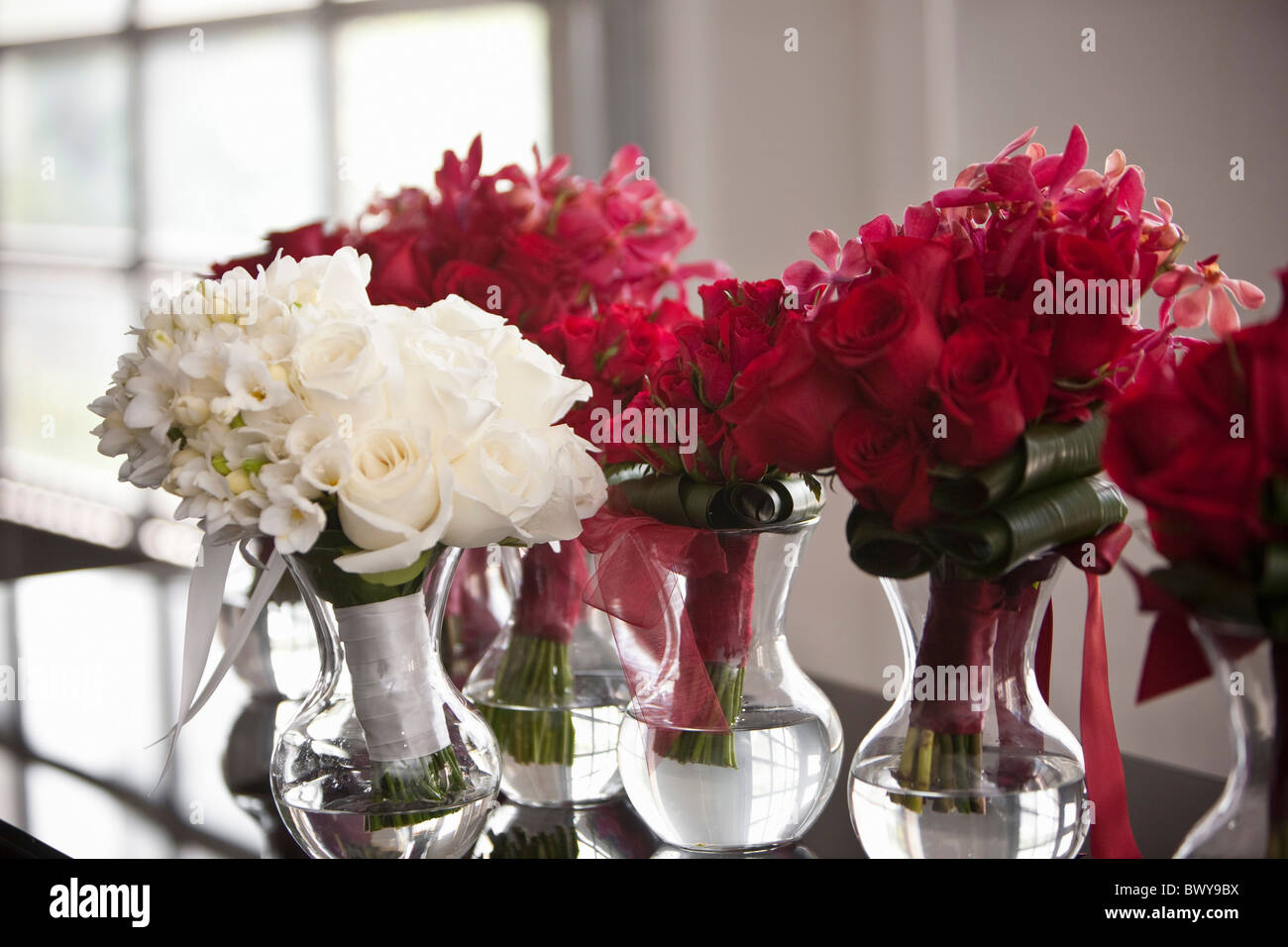 5 vases hi-res stock photography and images - Alamy