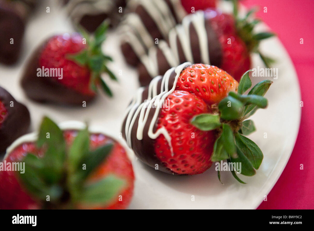 Strawberry chocolate dip hi-res stock photography and images - Alamy
