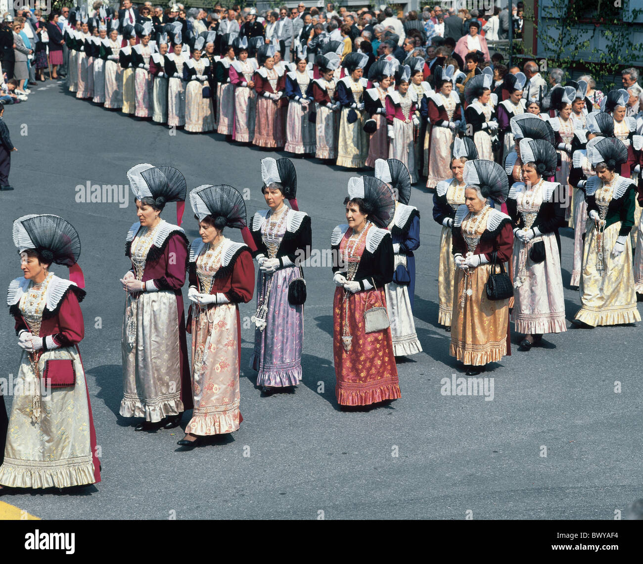 Appenzell folklore headgear move national costume national costumes no ...