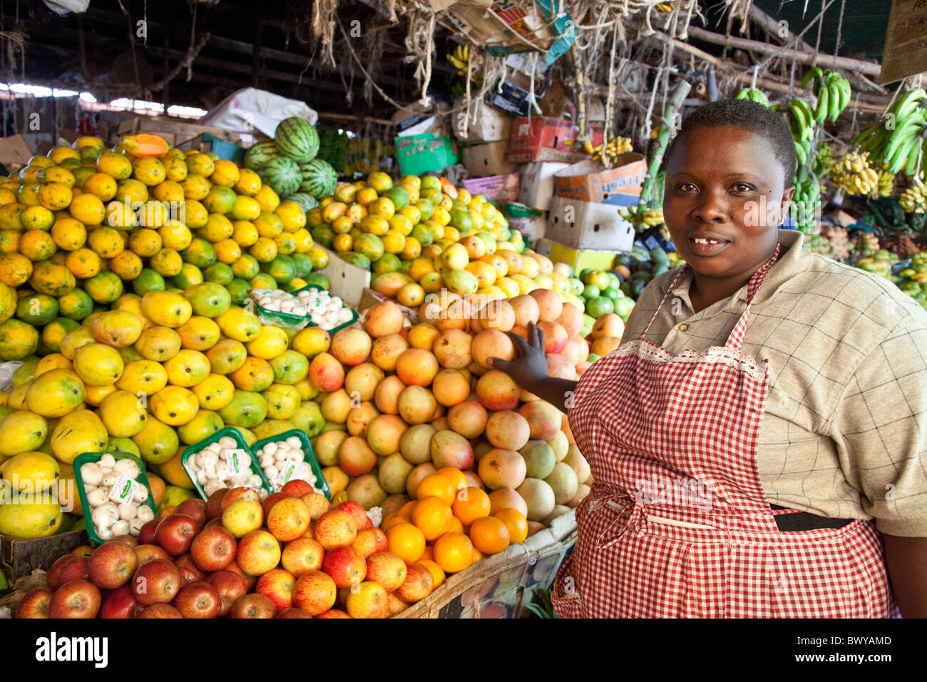 Fruit vegetable market nairobi kenya hi-res stock photography and ...