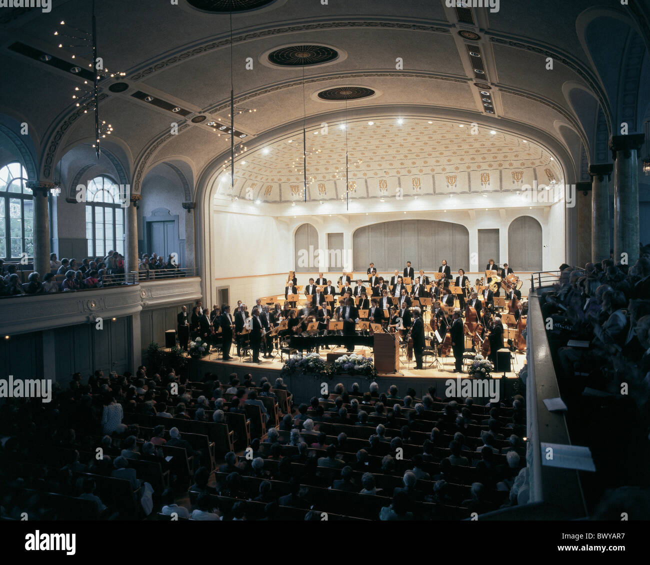 Concert hall orchestra hi-res stock photography and images - Alamy