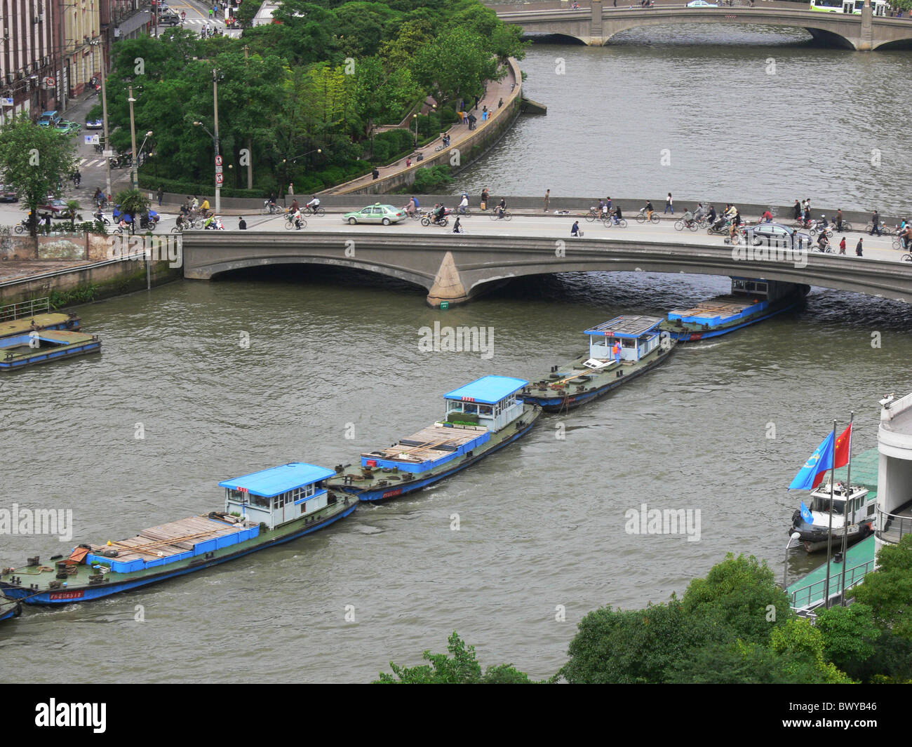 Old stone bridge on Suzhou River near The Bund, Shanghai, China Stock ...
