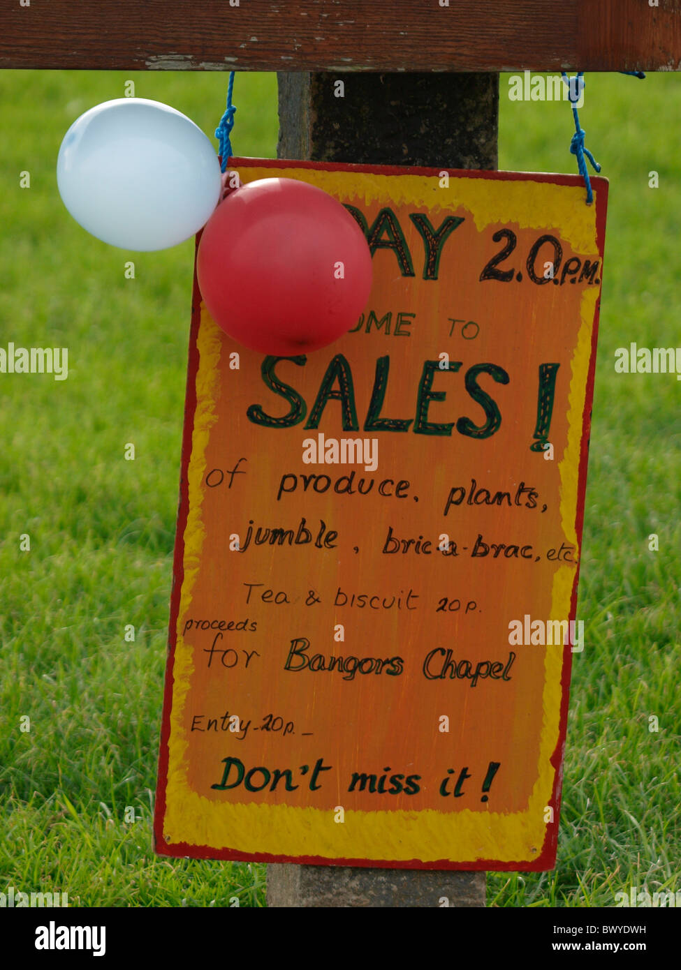 Jumble sale sign hi-res stock photography and images - Alamy