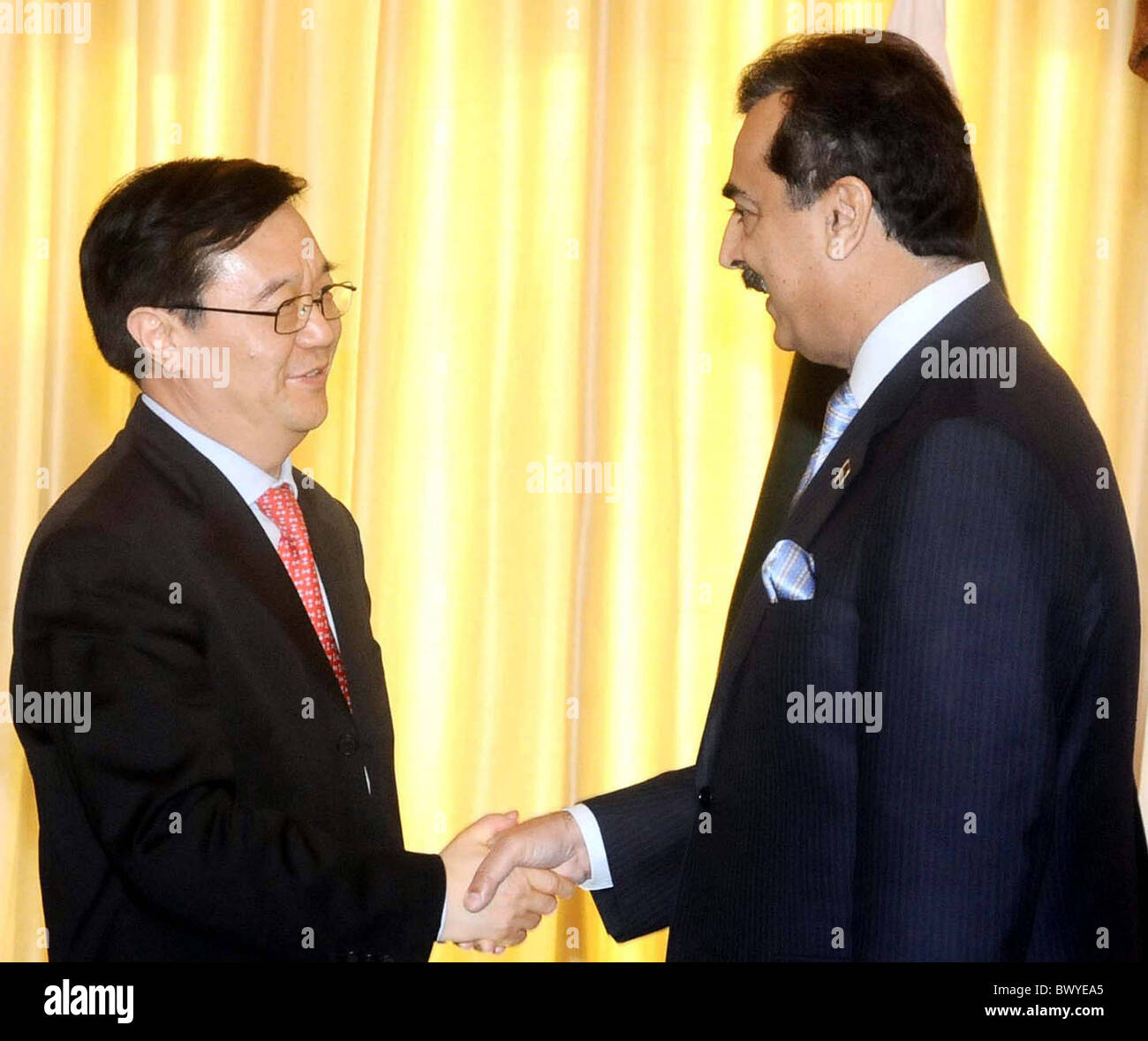 Prime Minister, Syed Yousuf Raza Gilani shakes hand with Gao Hucheng ...