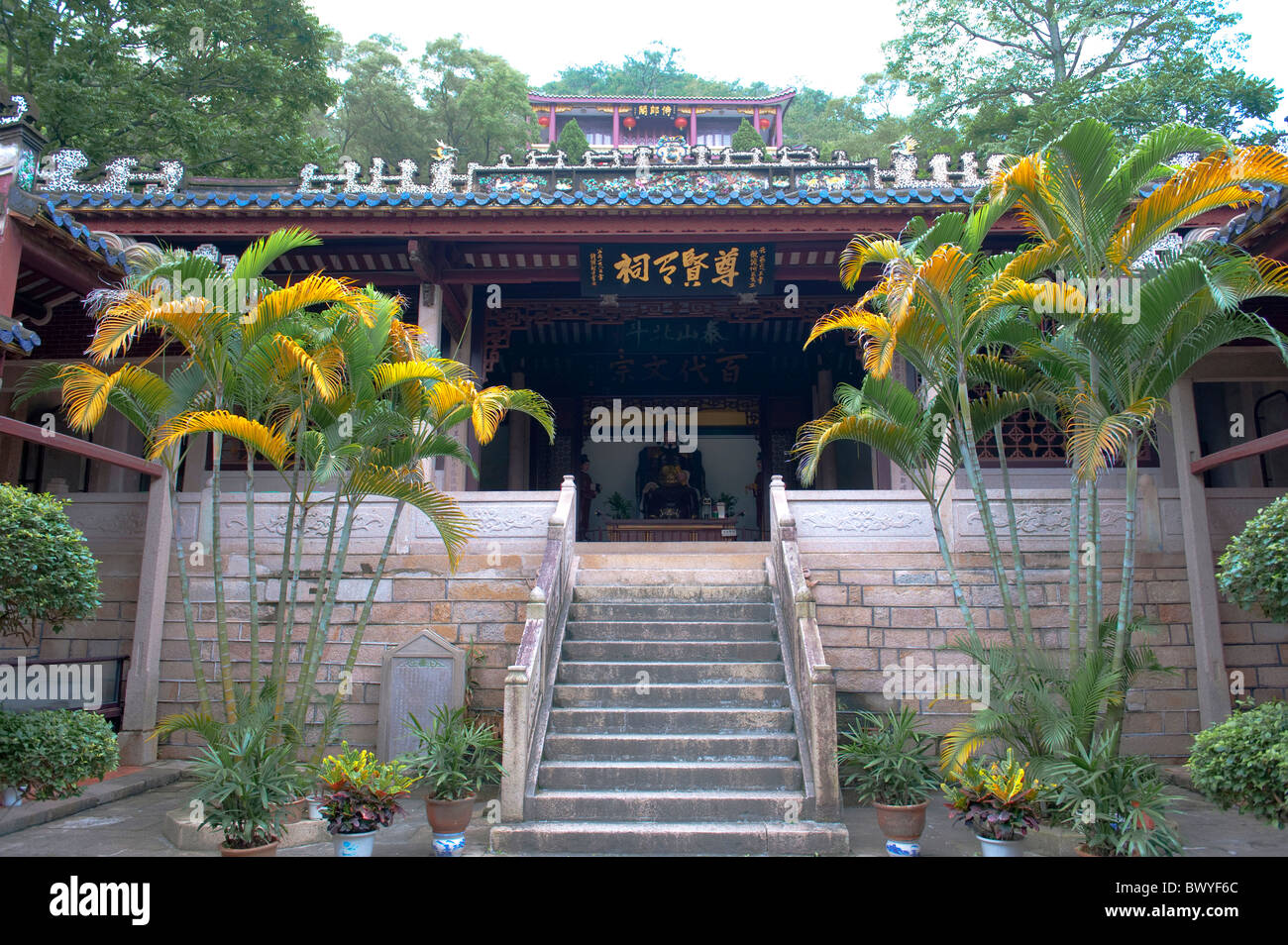 Guangdong shrine hi-res stock photography and images - Alamy