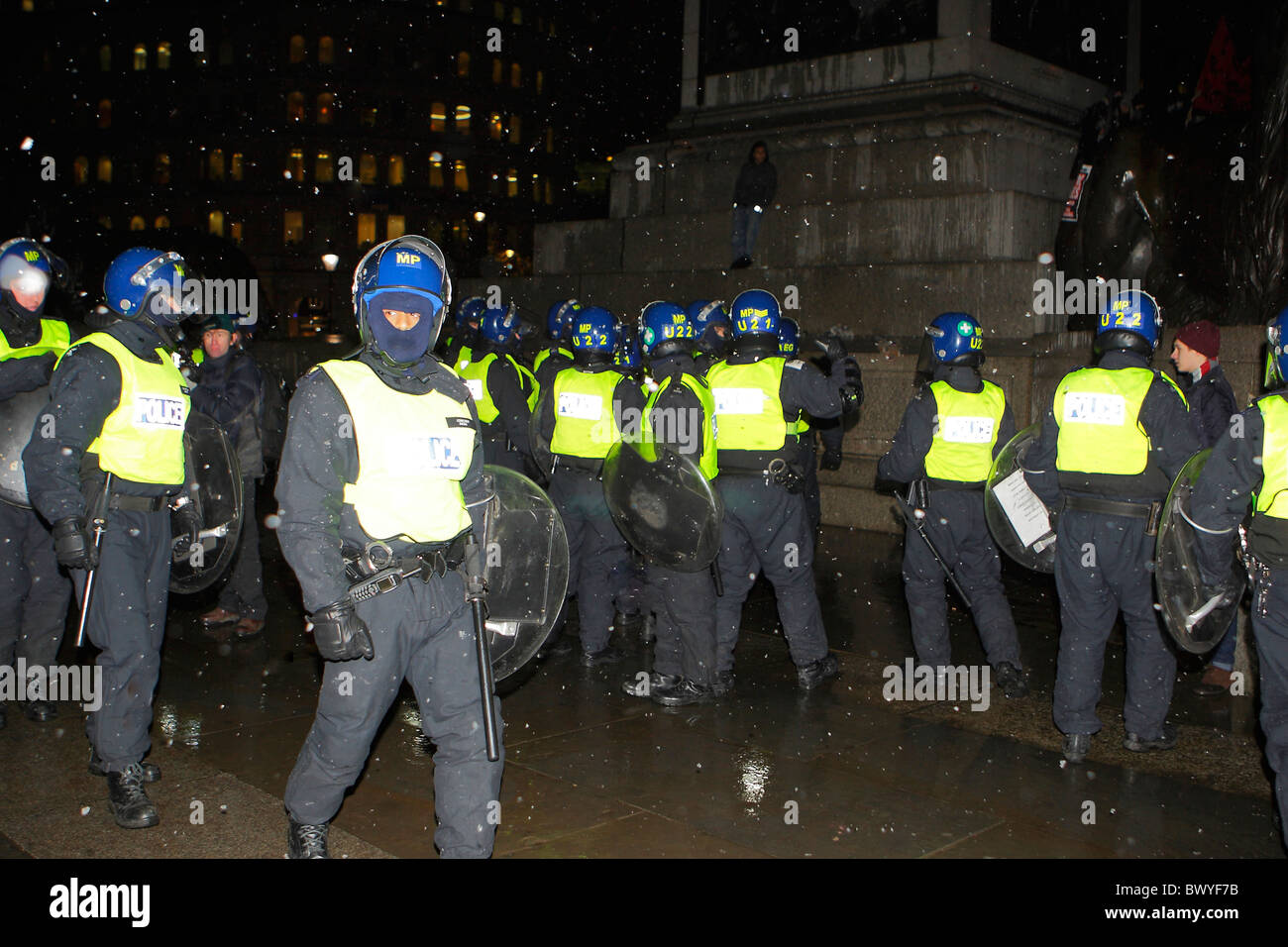Riot Police retake Trafalgar Square Stock Photo - Alamy