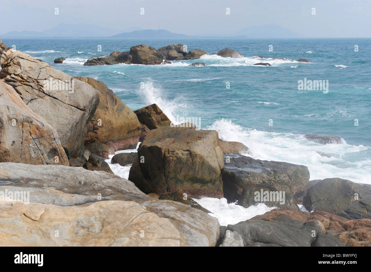 Clashing waves hi-res stock photography and images - Alamy