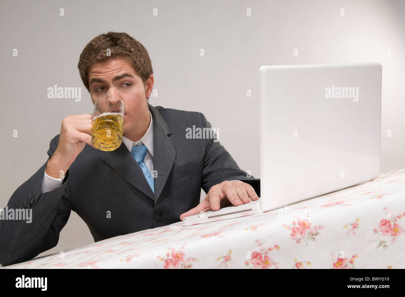 Man drinking beer with a laptop Stock Photo - Alamy