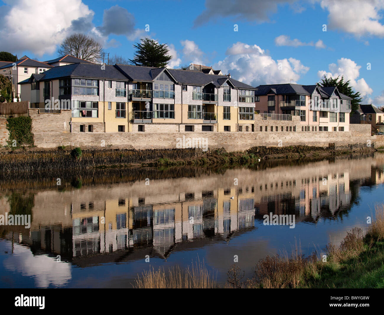 Riverside cornwall hi-res stock photography and images - Alamy
