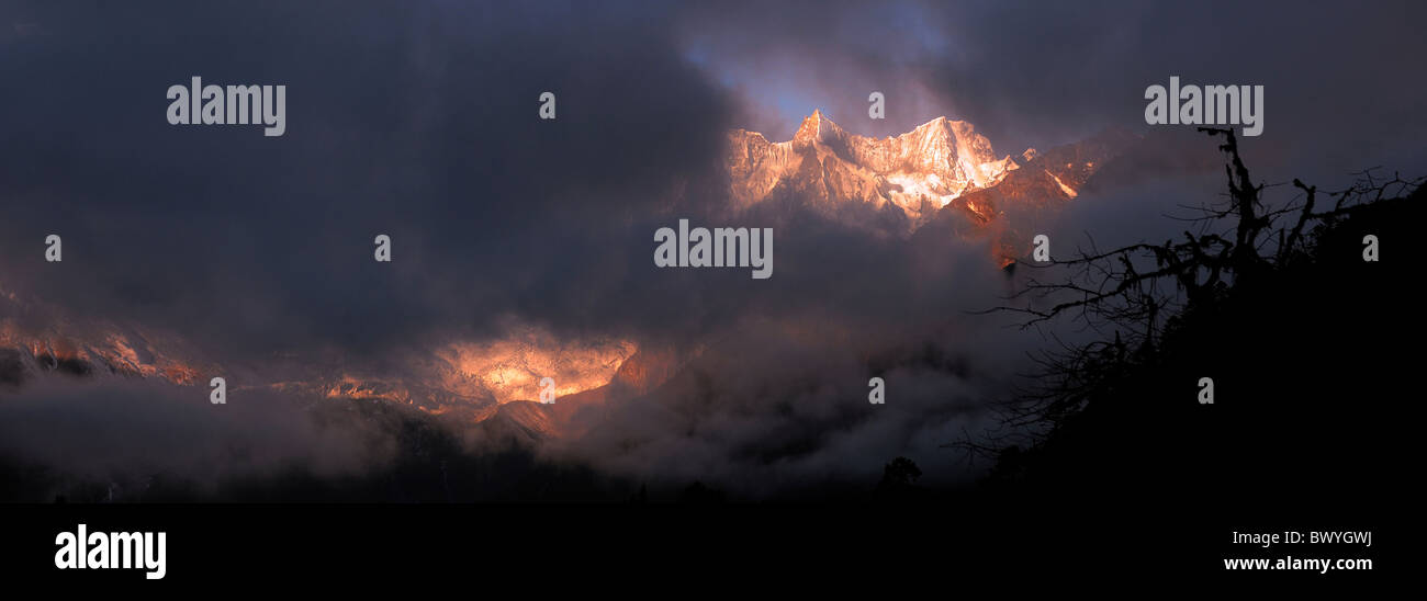 Gongga Mountain in sunset, Kangding, Garze, Sichuan Province, China ...
