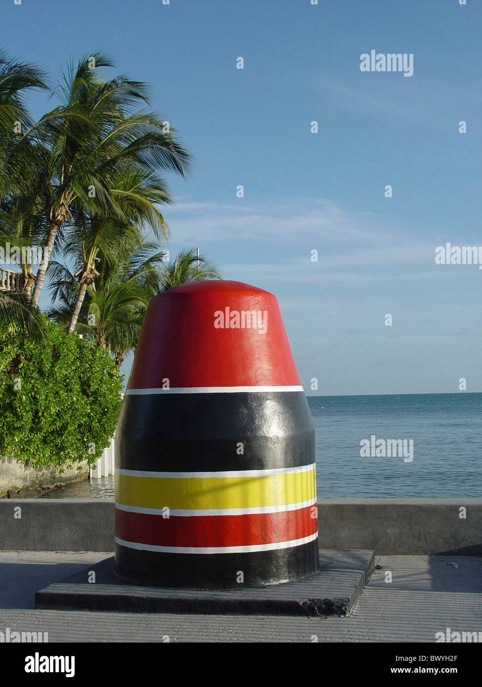 90 Miles to cuba attraction coast Florida Keys jamb palm trees post sea ...