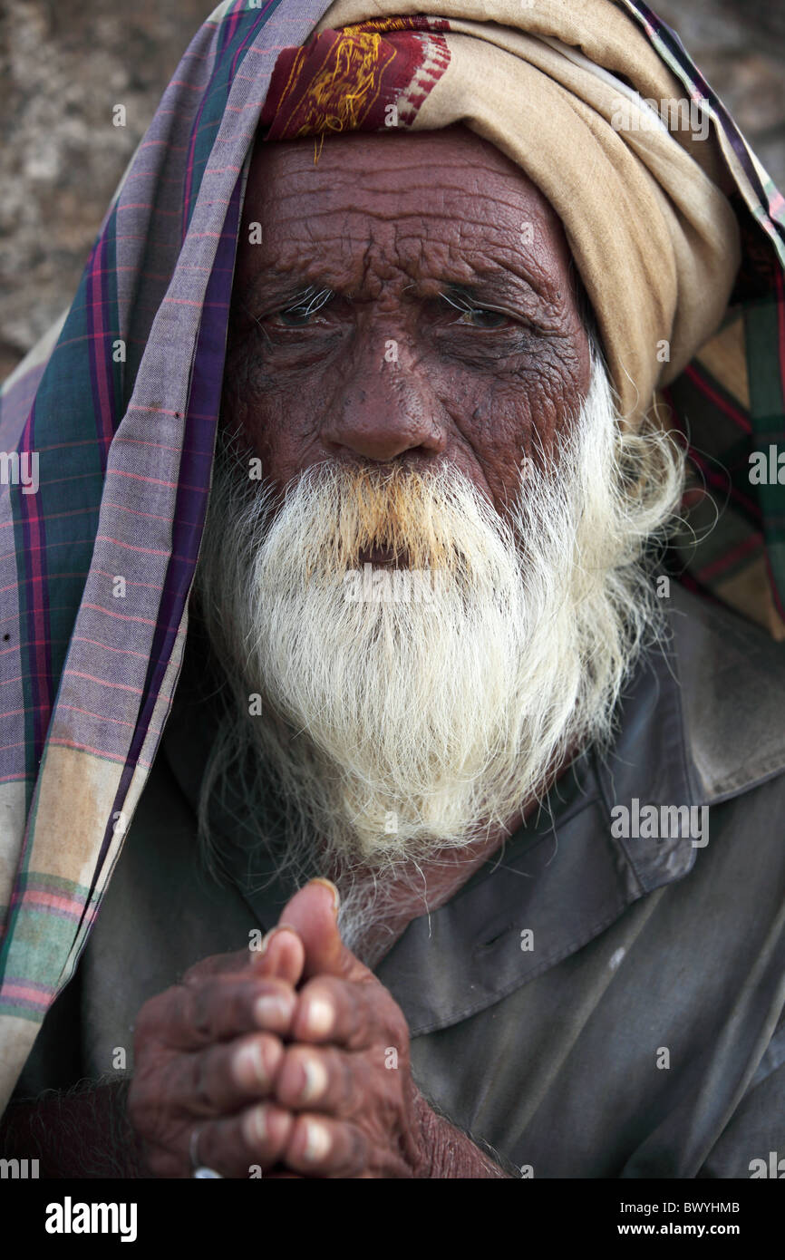 Old man begging hi-res stock photography and images - Alamy