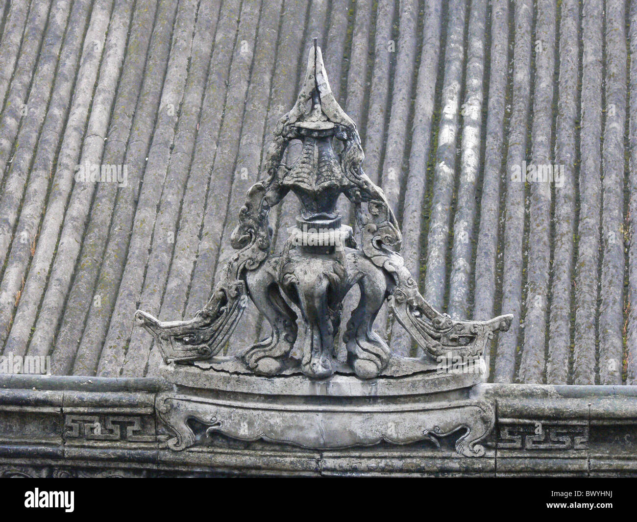 Close-up of a brick roof statue, Guangde Temple, Suining, Sichuan ...