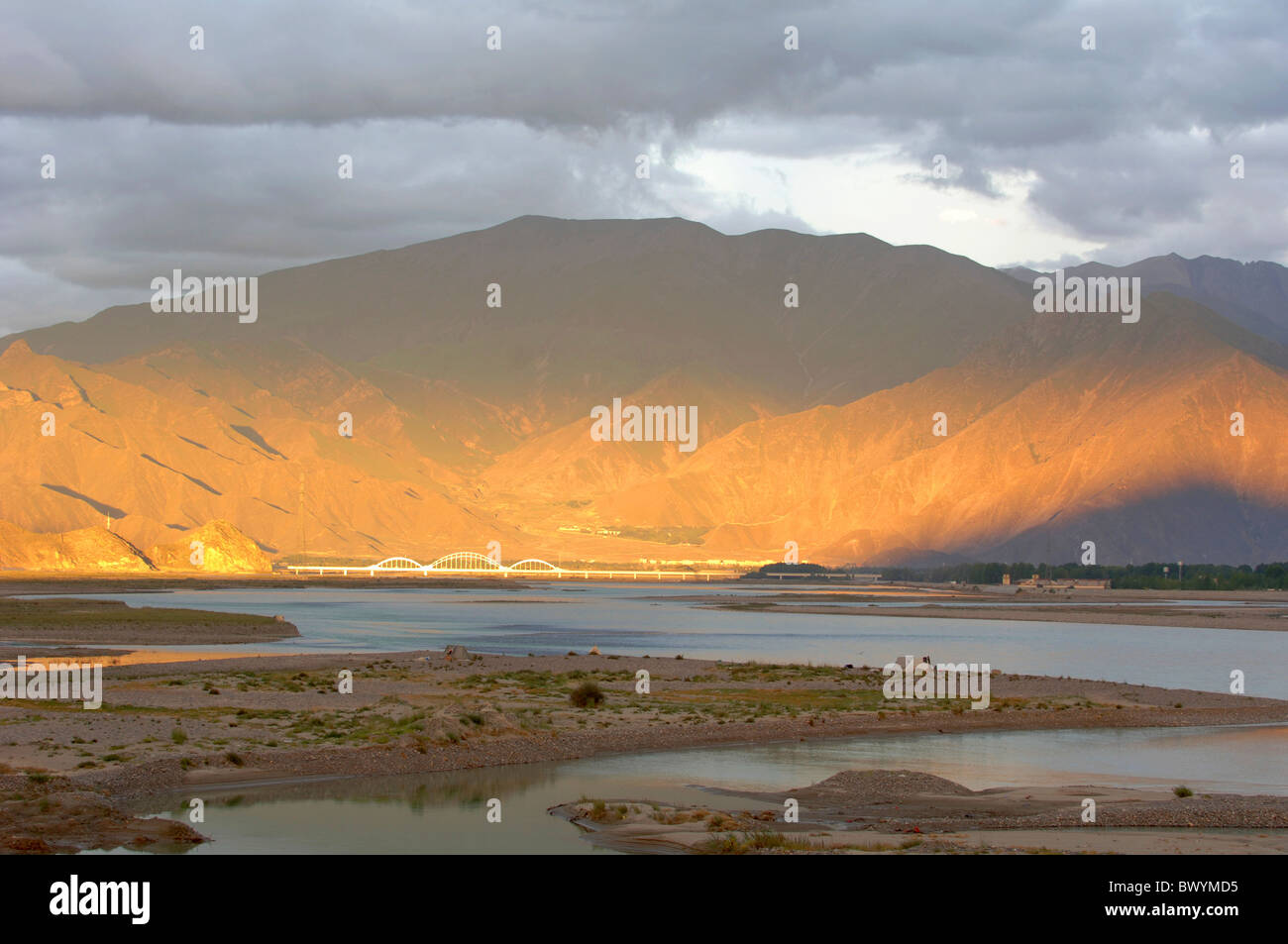Lhasa River Railway Bridge, Lhasa, Tibet, China Stock Photo - Alamy