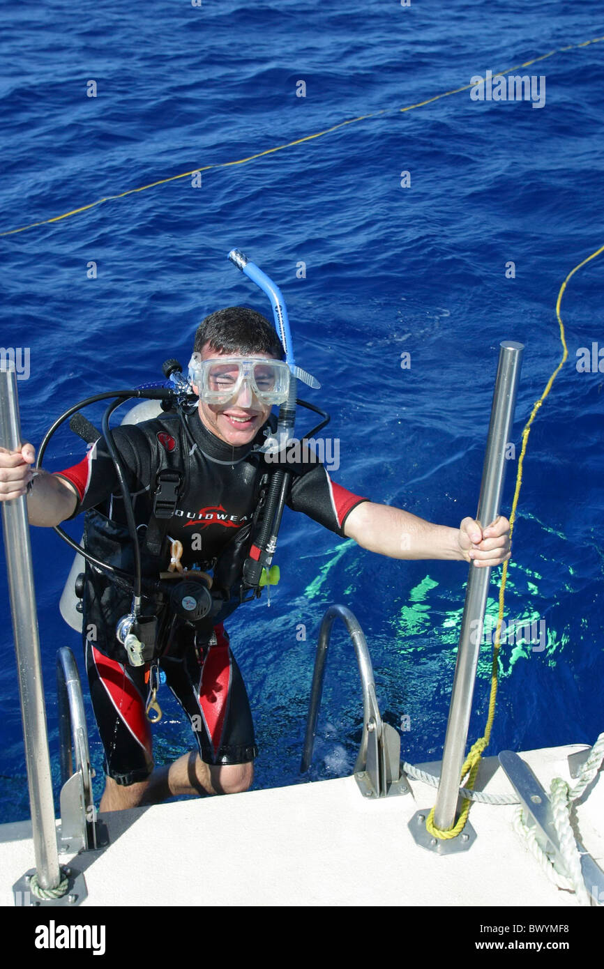 boat Caribbean laugh man sea diving diver Turks and Caicos Ueberwasser ...