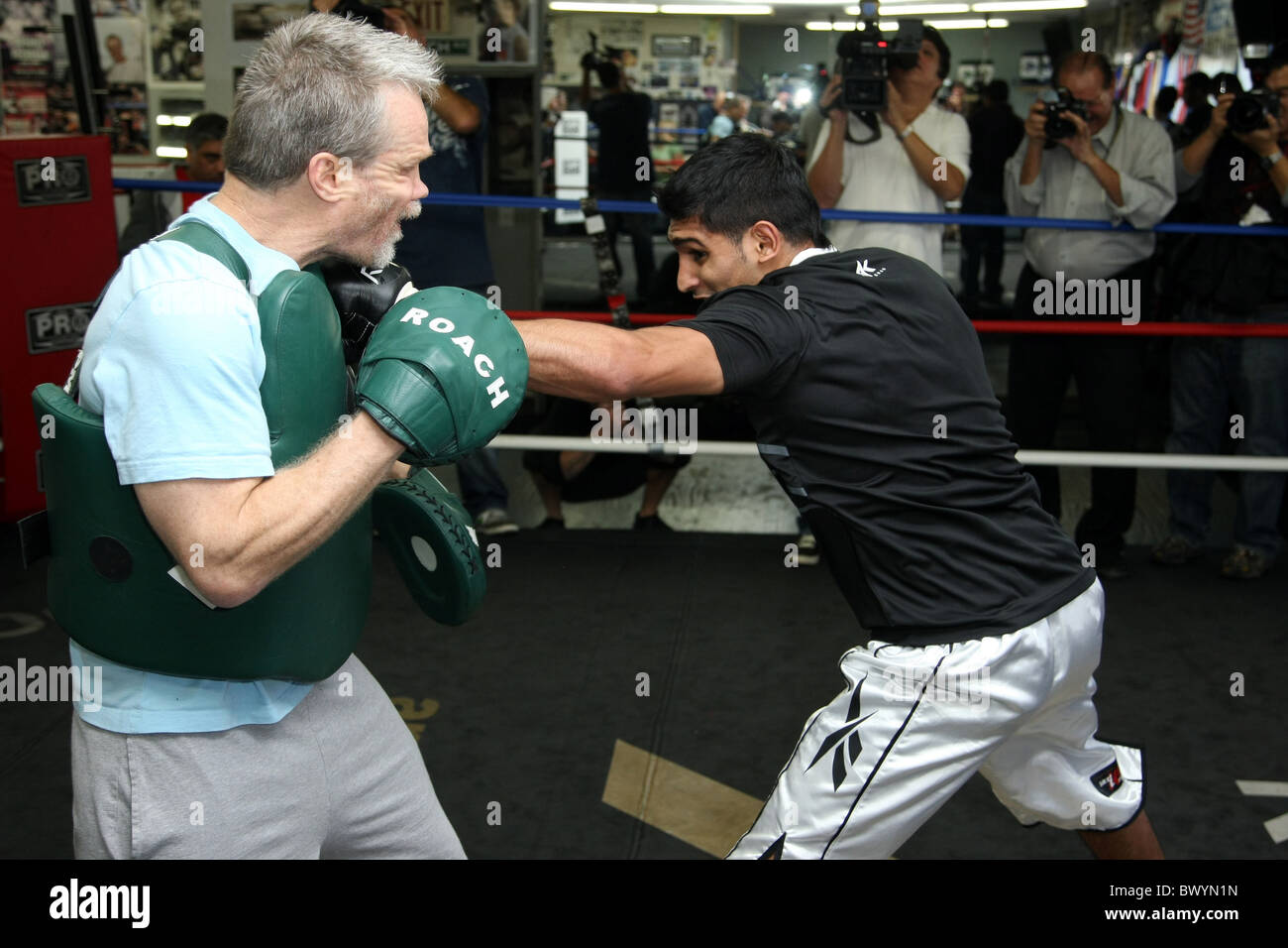 AMIR KHAN FREDDIE ROACH BOXER AND TRAINER HOLLYWOOD LOS ANGELES CALIFORNIA USA 30 November 2010 ...