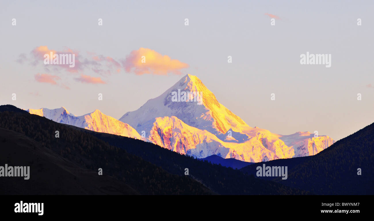 Gongga Mountain in sunset, Kangding, Garze, Sichuan Province, China ...