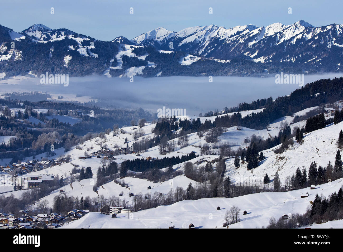 Mist over the valley hi-res stock photography and images - Alamy
