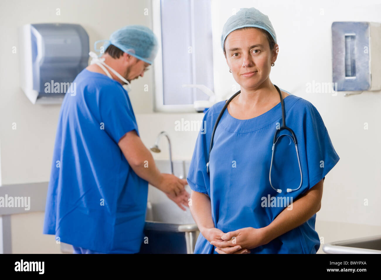 Surgeons scrubbing in before operating Stock Photo - Alamy