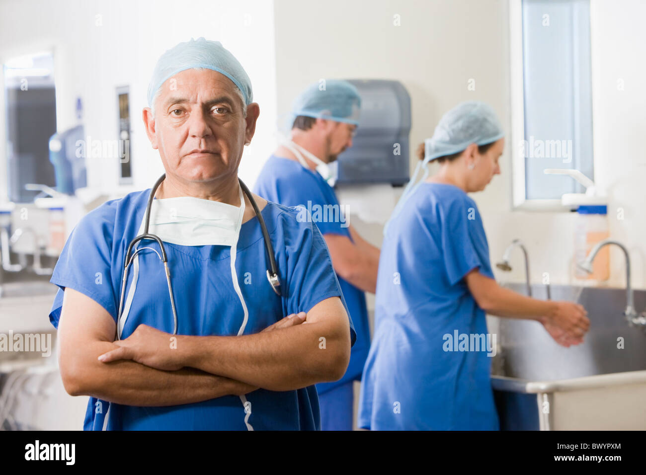 Surgeons scrubbing in before operating Stock Photo - Alamy