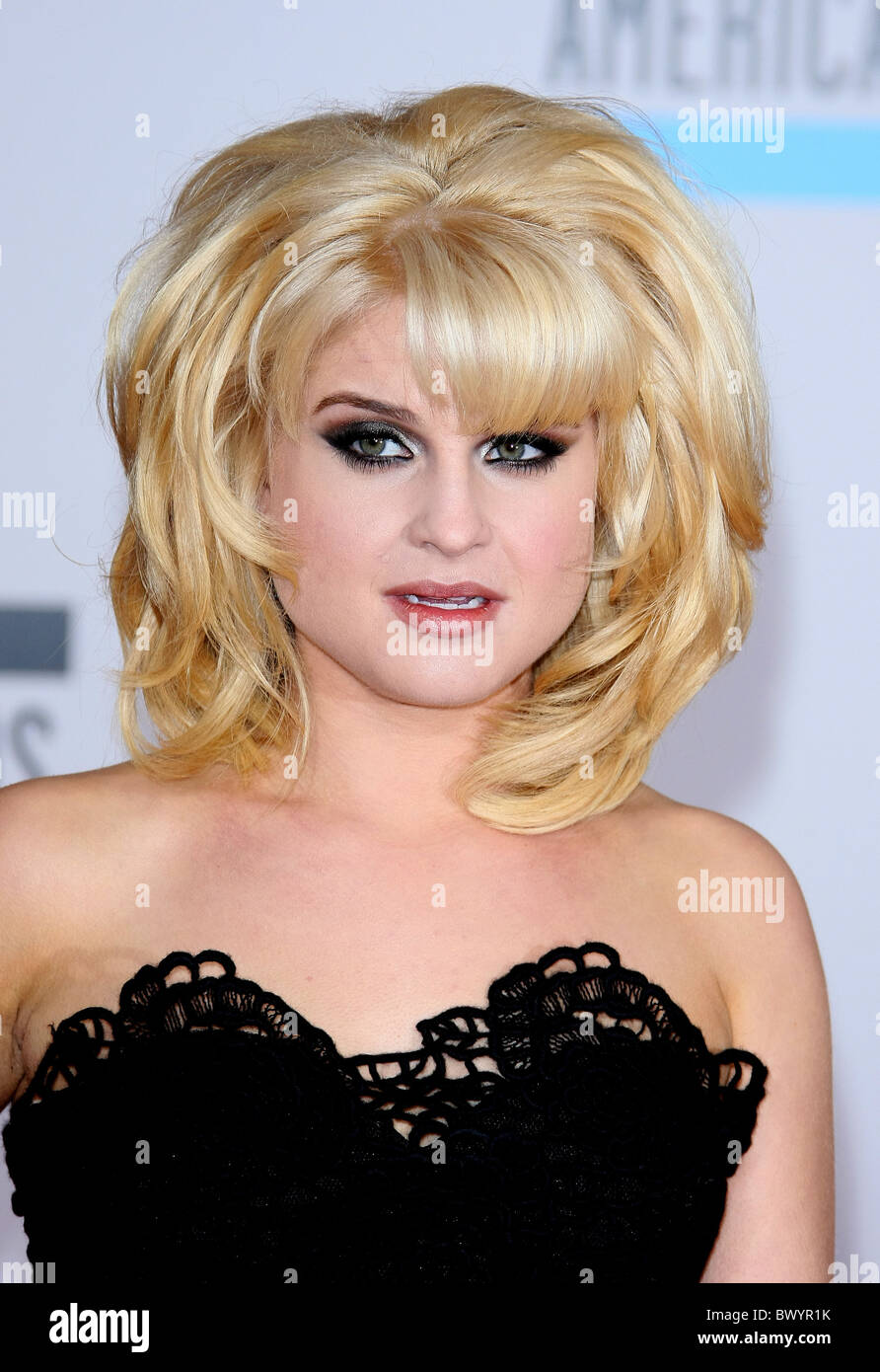 KELLY OSBOURNE 2010 AMERICAN MUSIC AWARDS ARRIVALS DOWNTOWN LOS ANGELES ...