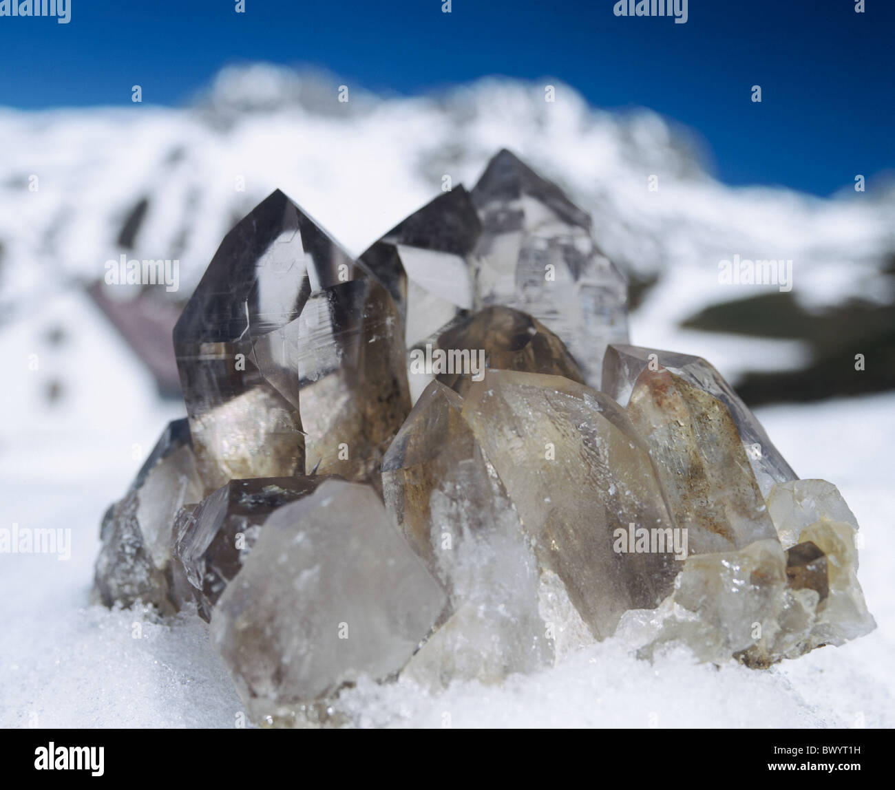 Quartz minerals hi-res stock photography and images - Alamy