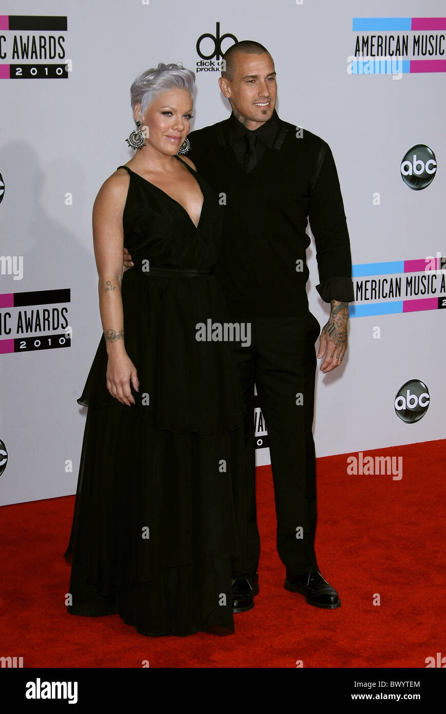 PINK CAREY HART 2010 AMERICAN MUSIC AWARDS ARRIVALS DOWNTOWN LOS ...