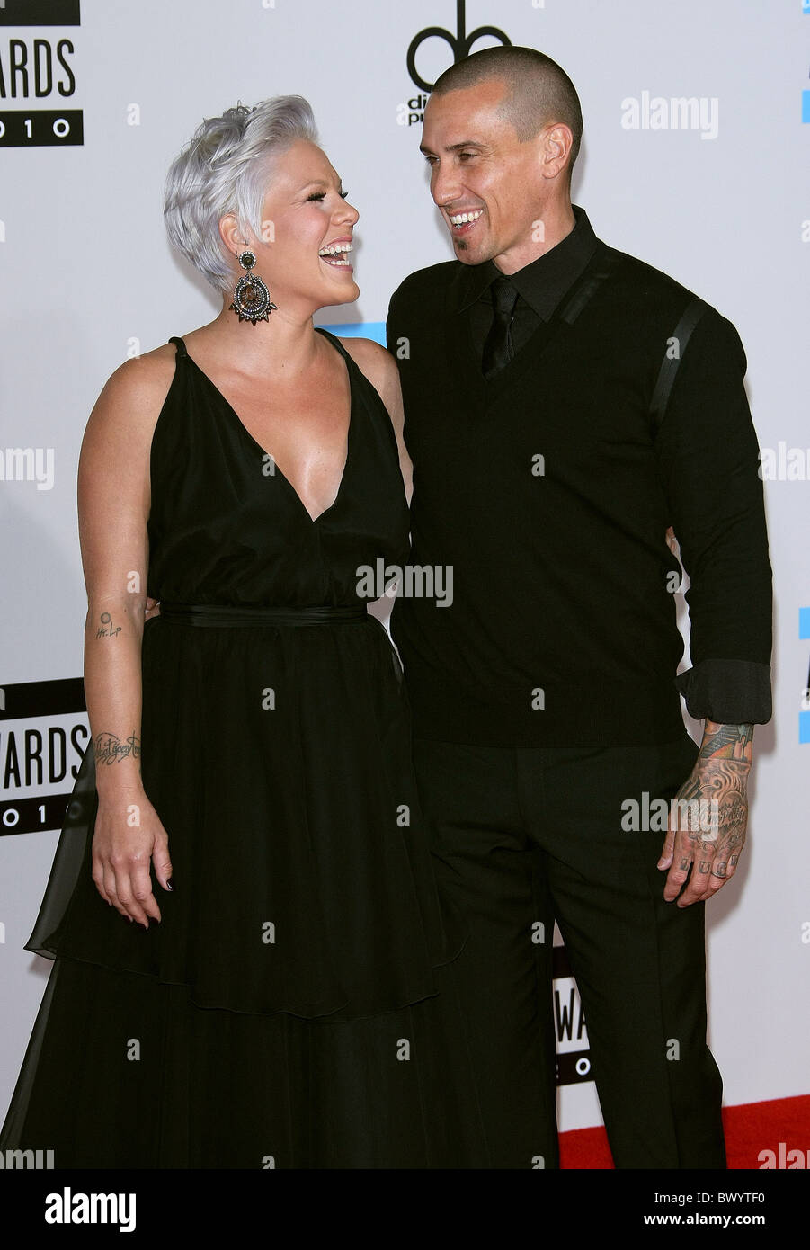 PINK CAREY HART 2010 AMERICAN MUSIC AWARDS ARRIVALS DOWNTOWN LOS ...